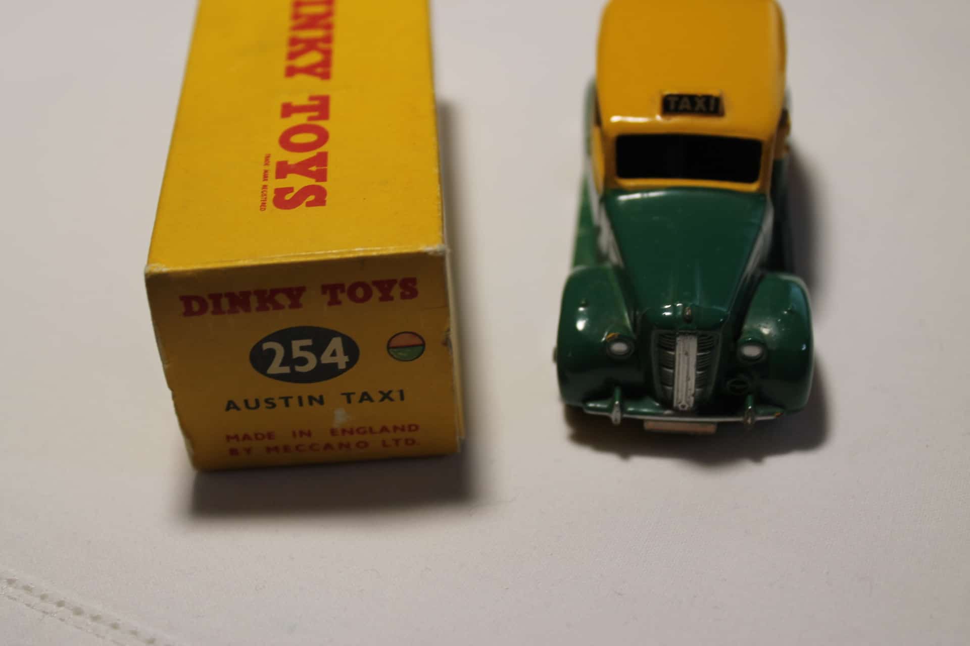 Dinky Toys 254 Austin Taxi - Diecast