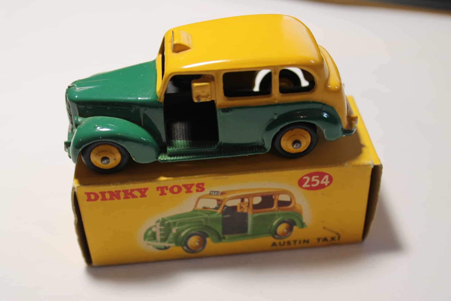 Dinky Toys 254 Austin Taxi - Diecast