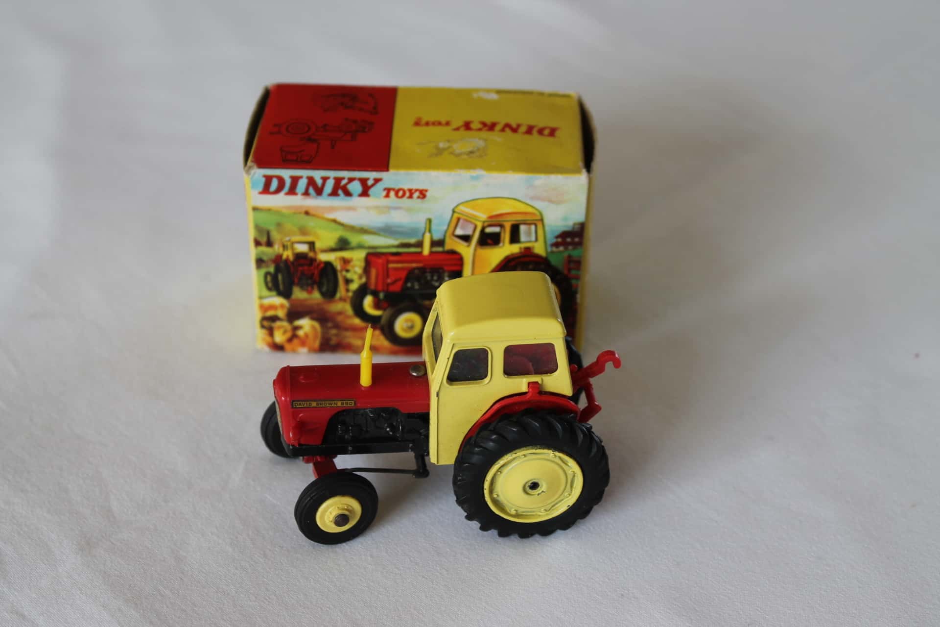Dinky Toys 305 David Brown Tractor - Diecast