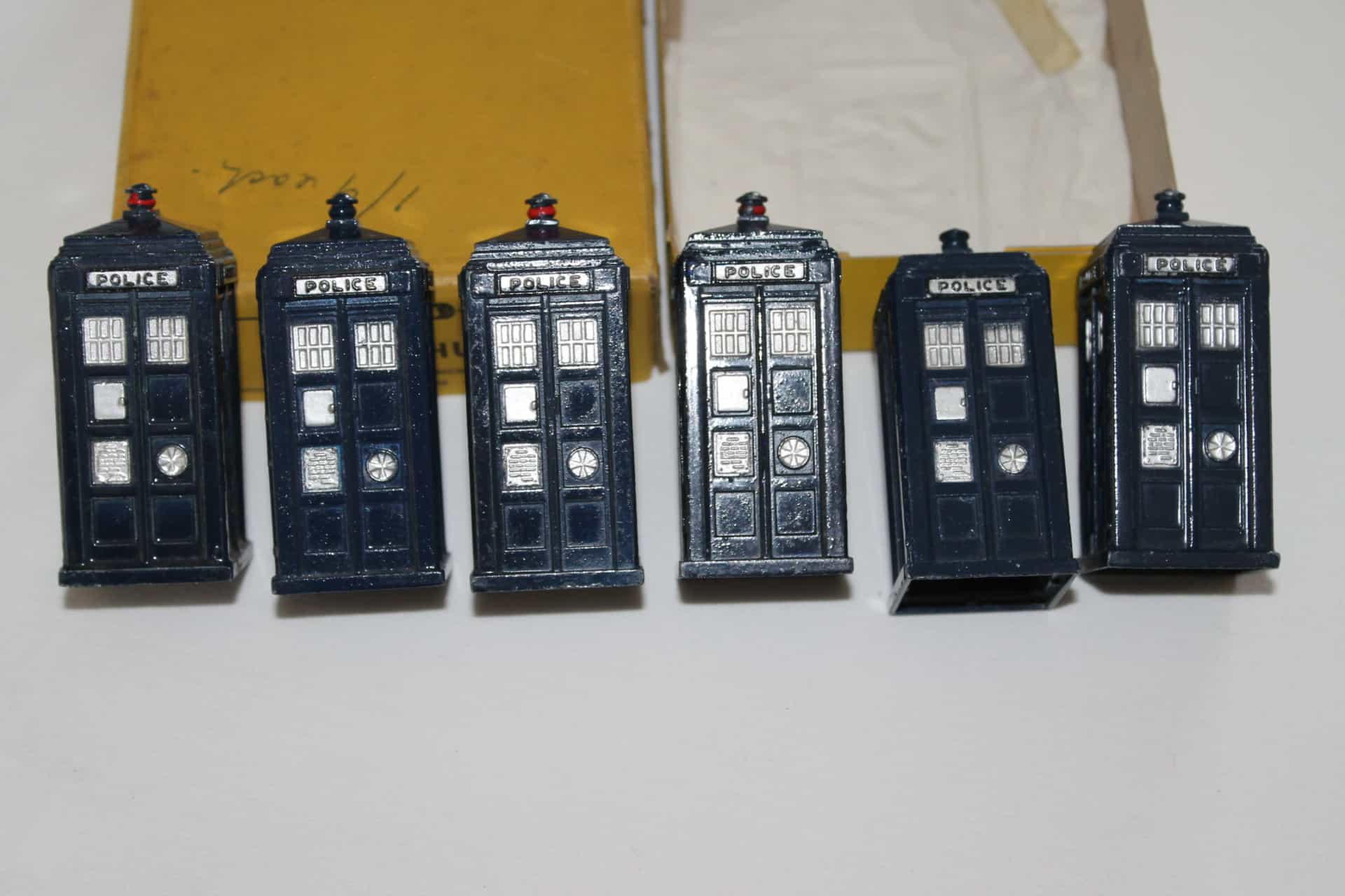 Dinky Toys 751-042A Full Trade Box Police Huts - Diecast