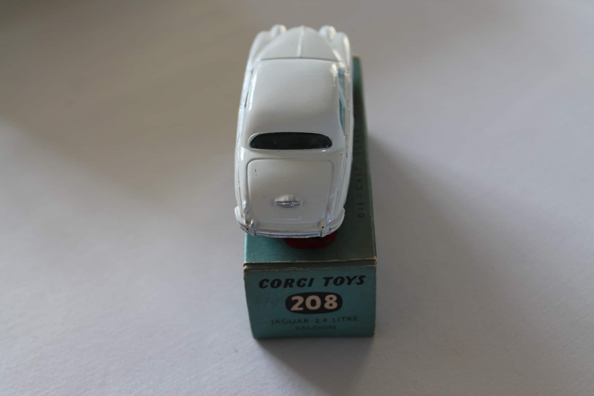 Corgi Toys 208 Jaguar 2.4 litre - Diecast