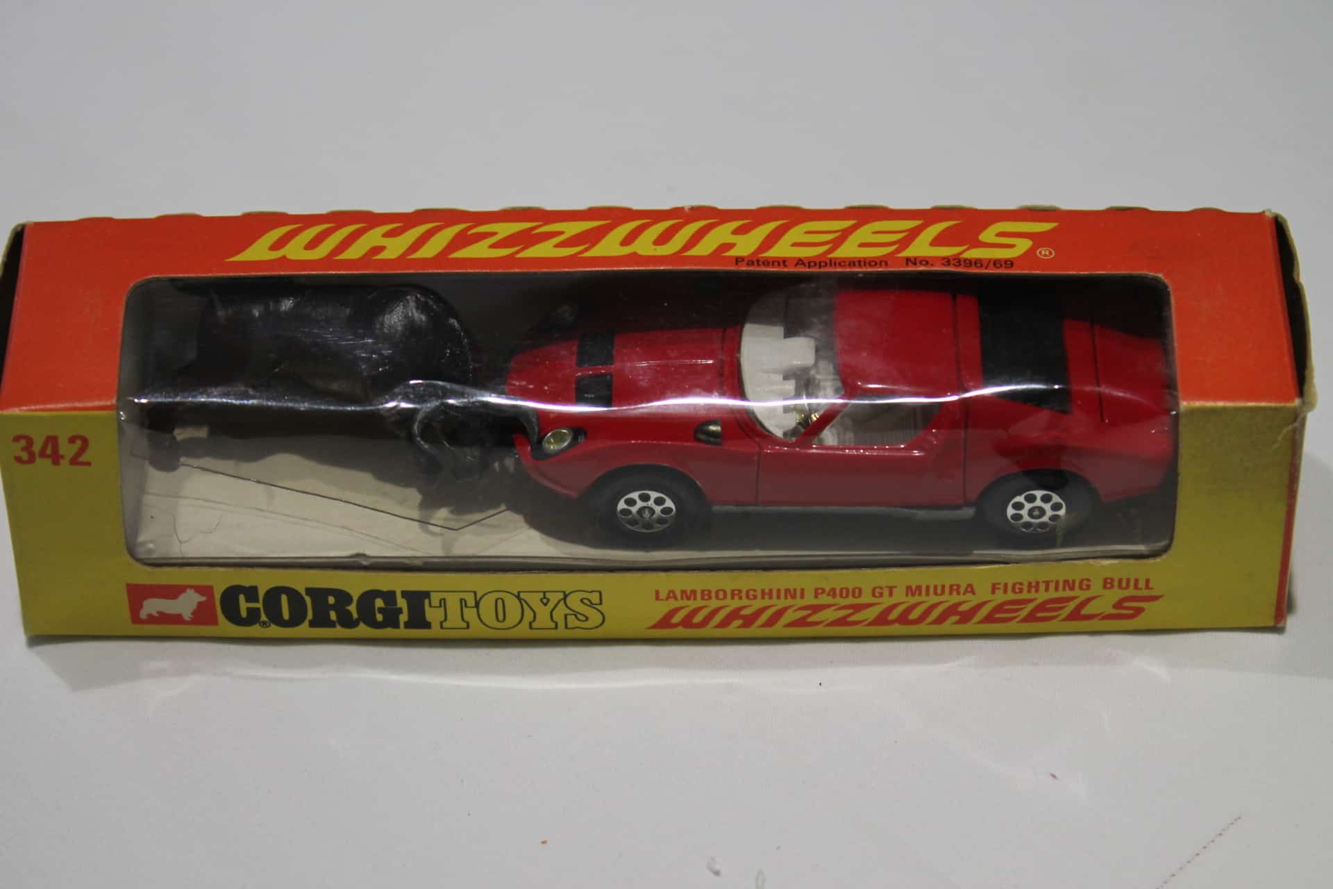 Corgi Toys 342 Lamborghini P400 GT Miura & Fighting Bull - Diecast