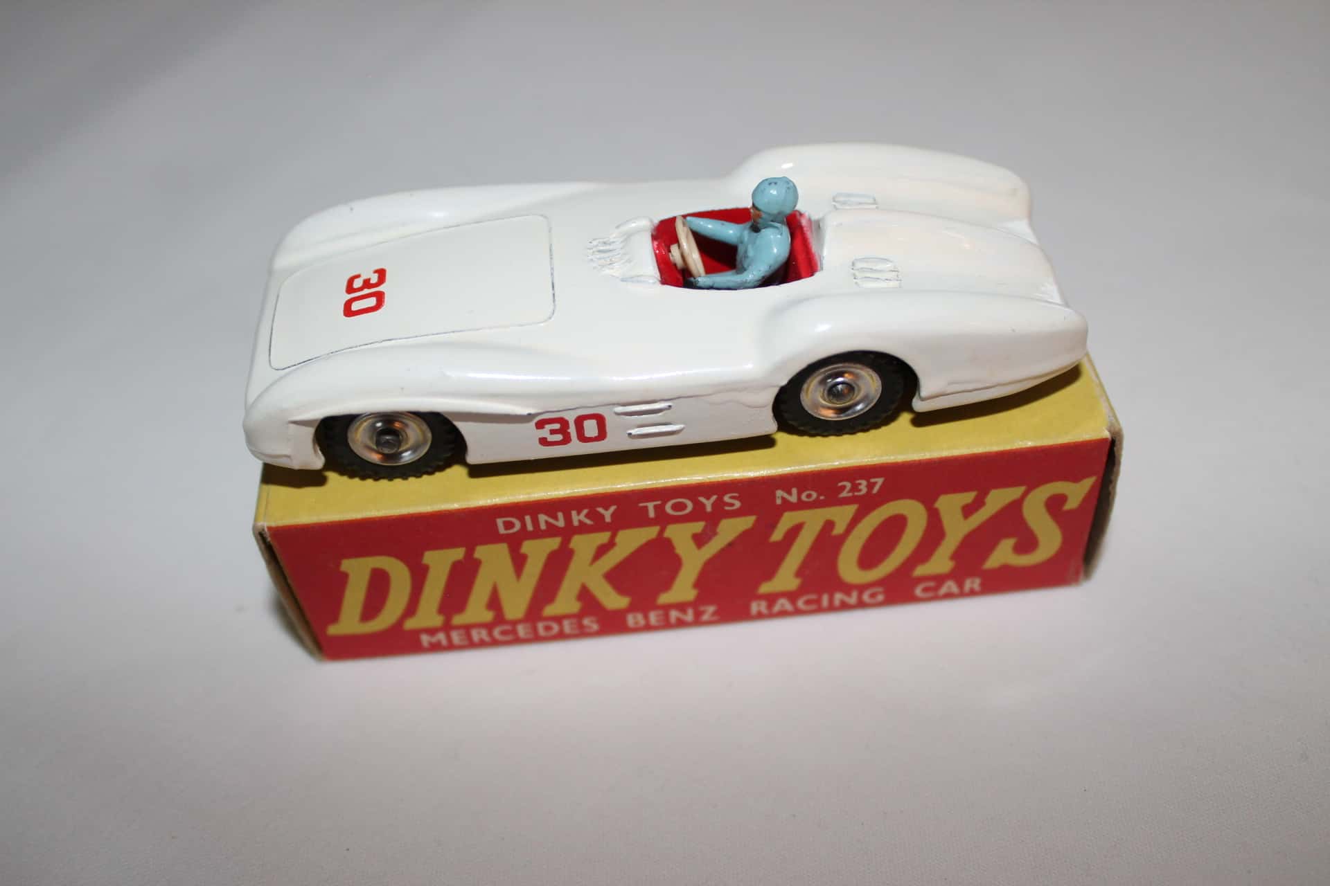 Dinky Toys 237 Mercedes Benz Racing Car - Diecast
