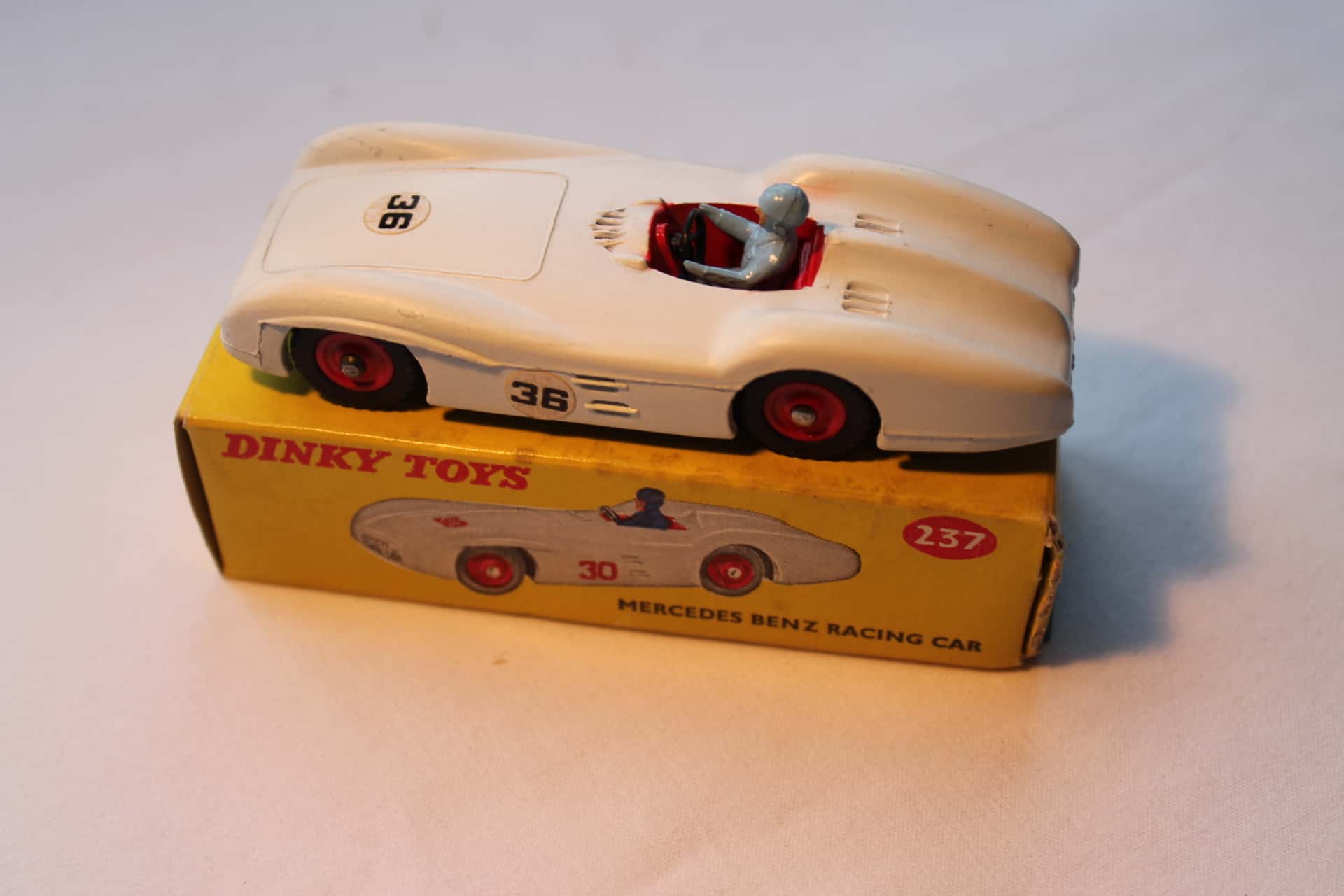 Dinky Toys 237 Mercedes Benz Racing Car - Diecast