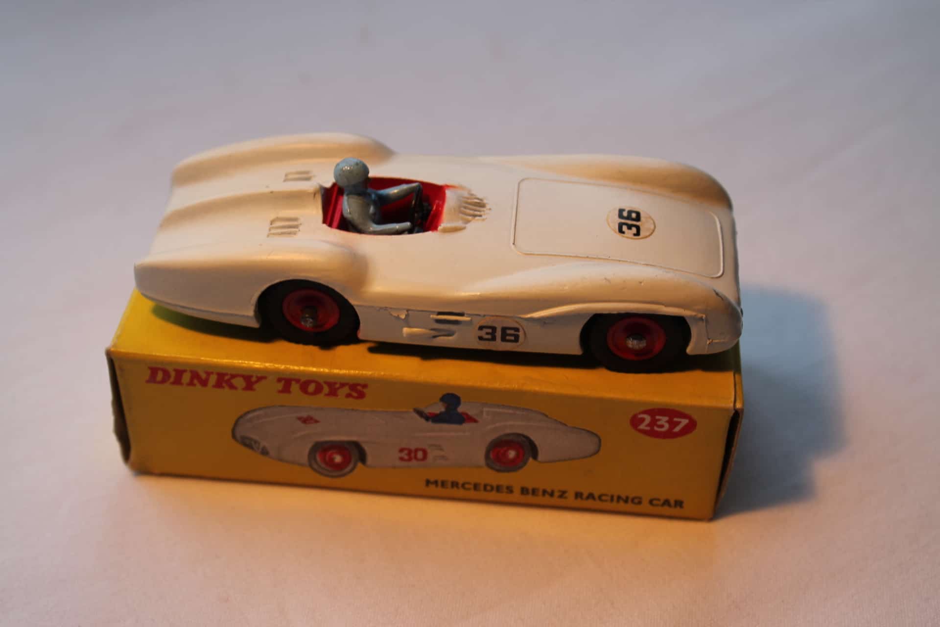Dinky Toys 237 Mercedes Benz Racing Car - Diecast