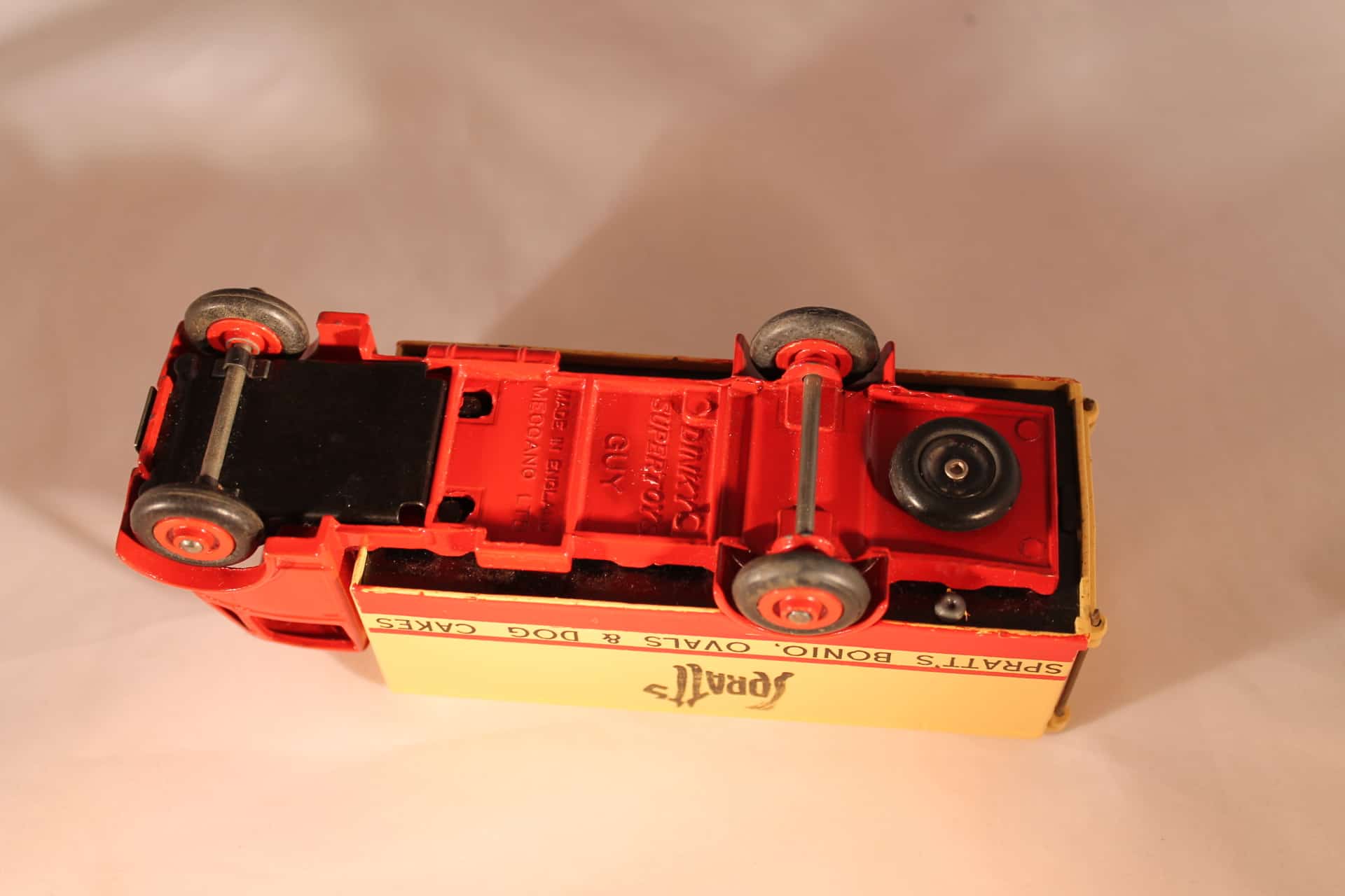 Dinky Toys 917 Guy Spratts Van - Diecast