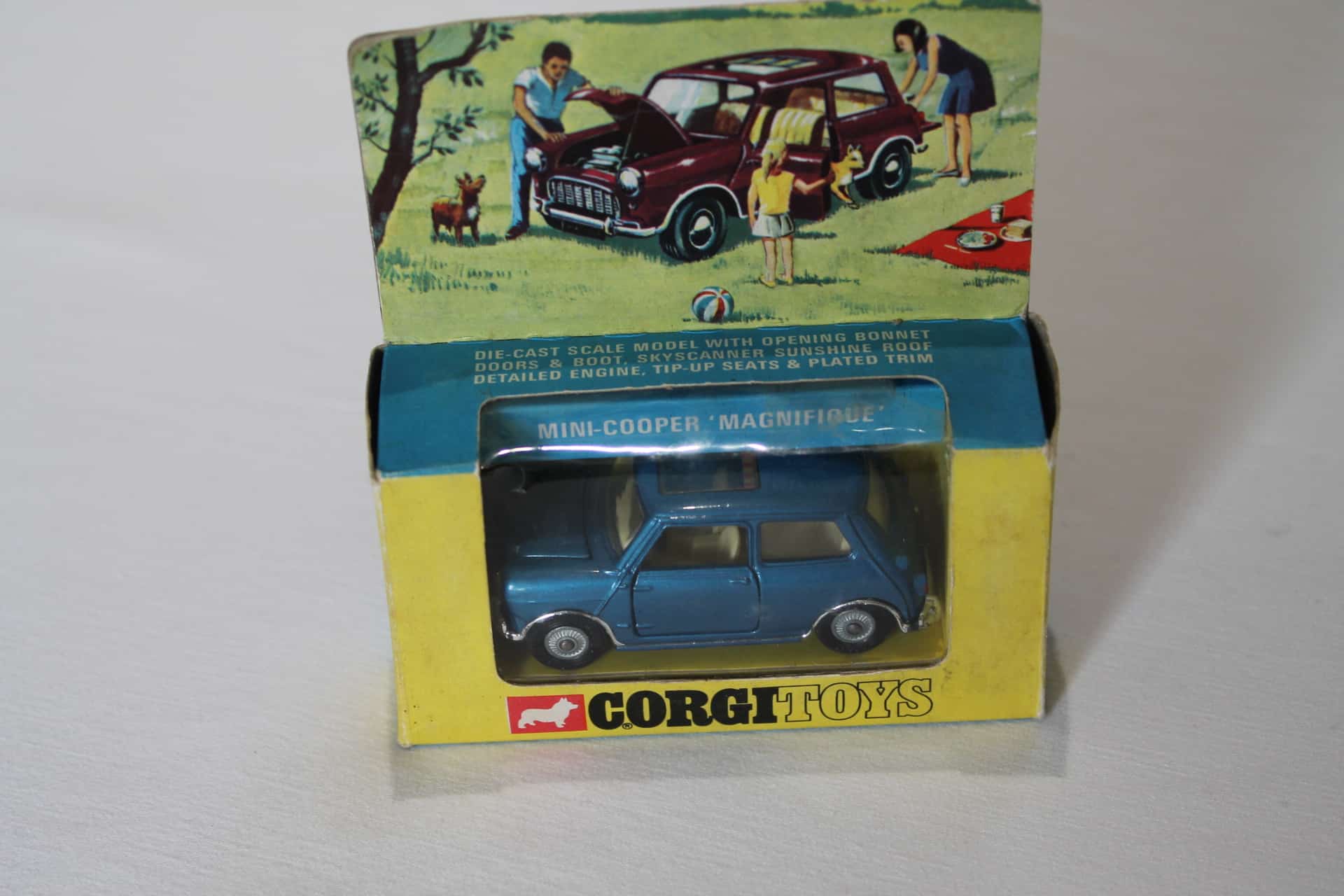 Corgi Toys 334 Mini Cooper 'Magnifique - Diecast