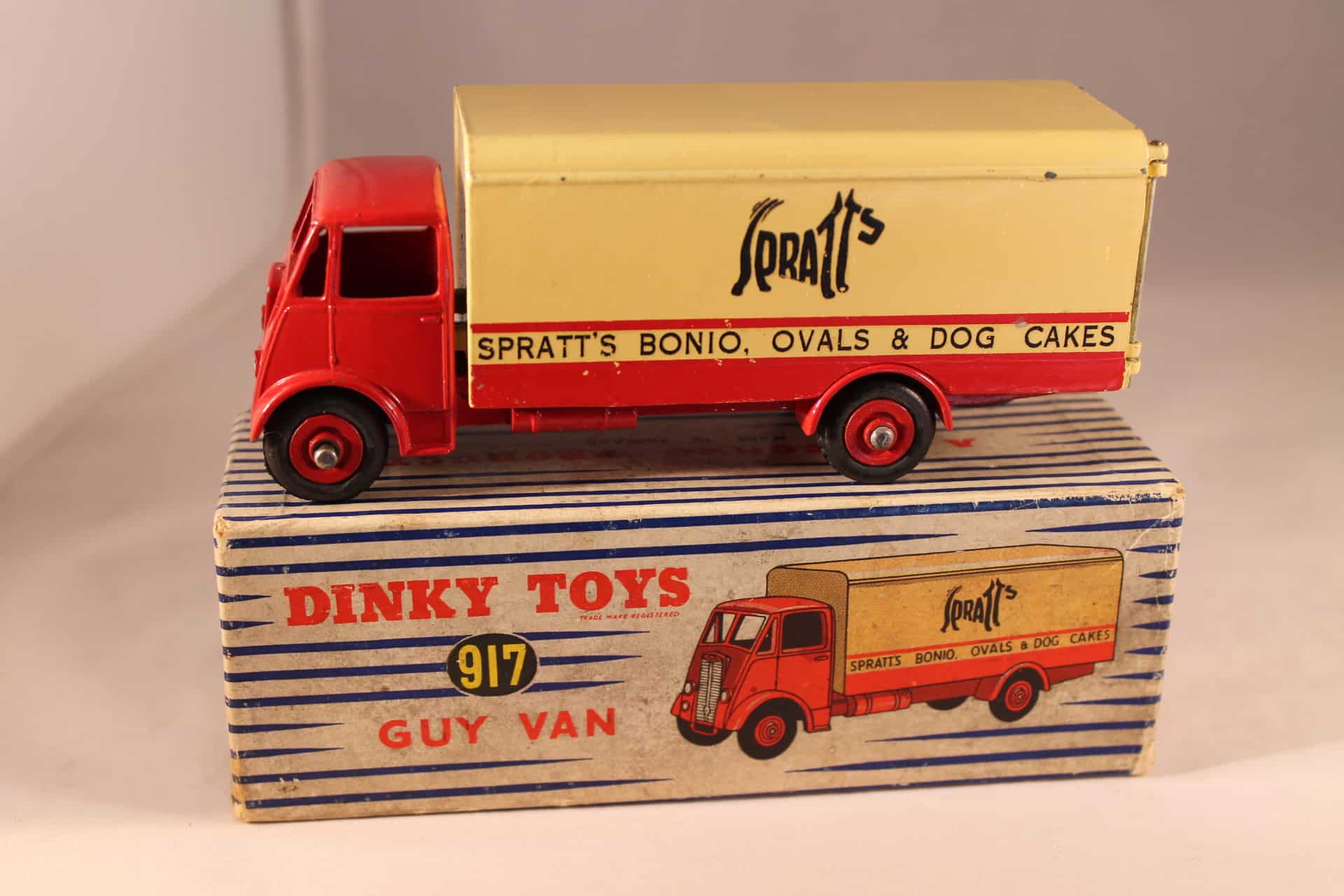 Dinky Toys 917 Guy Spratts Van - Diecast