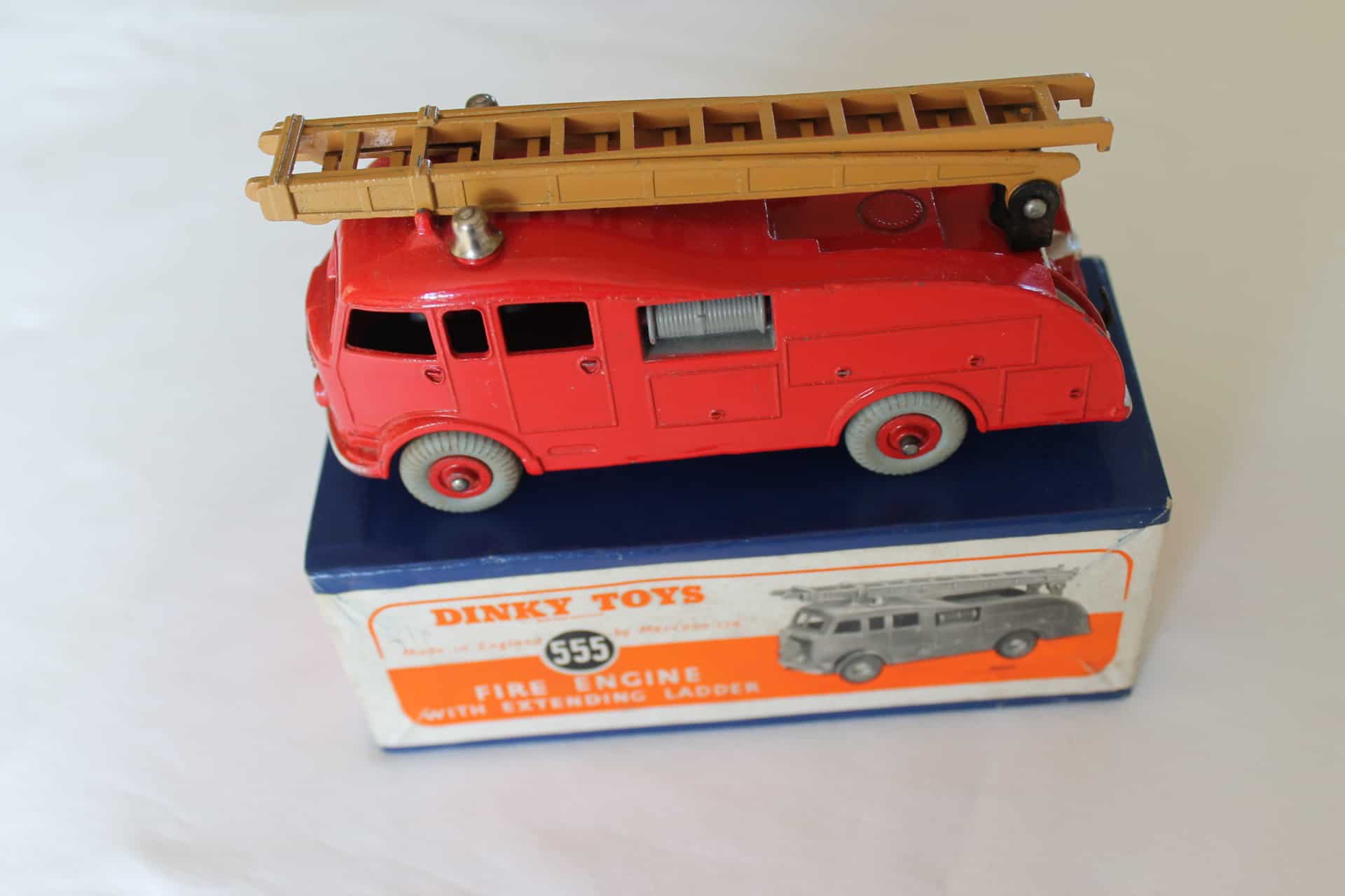 Dinky Toys 555 Commer Fire Engine - Diecast