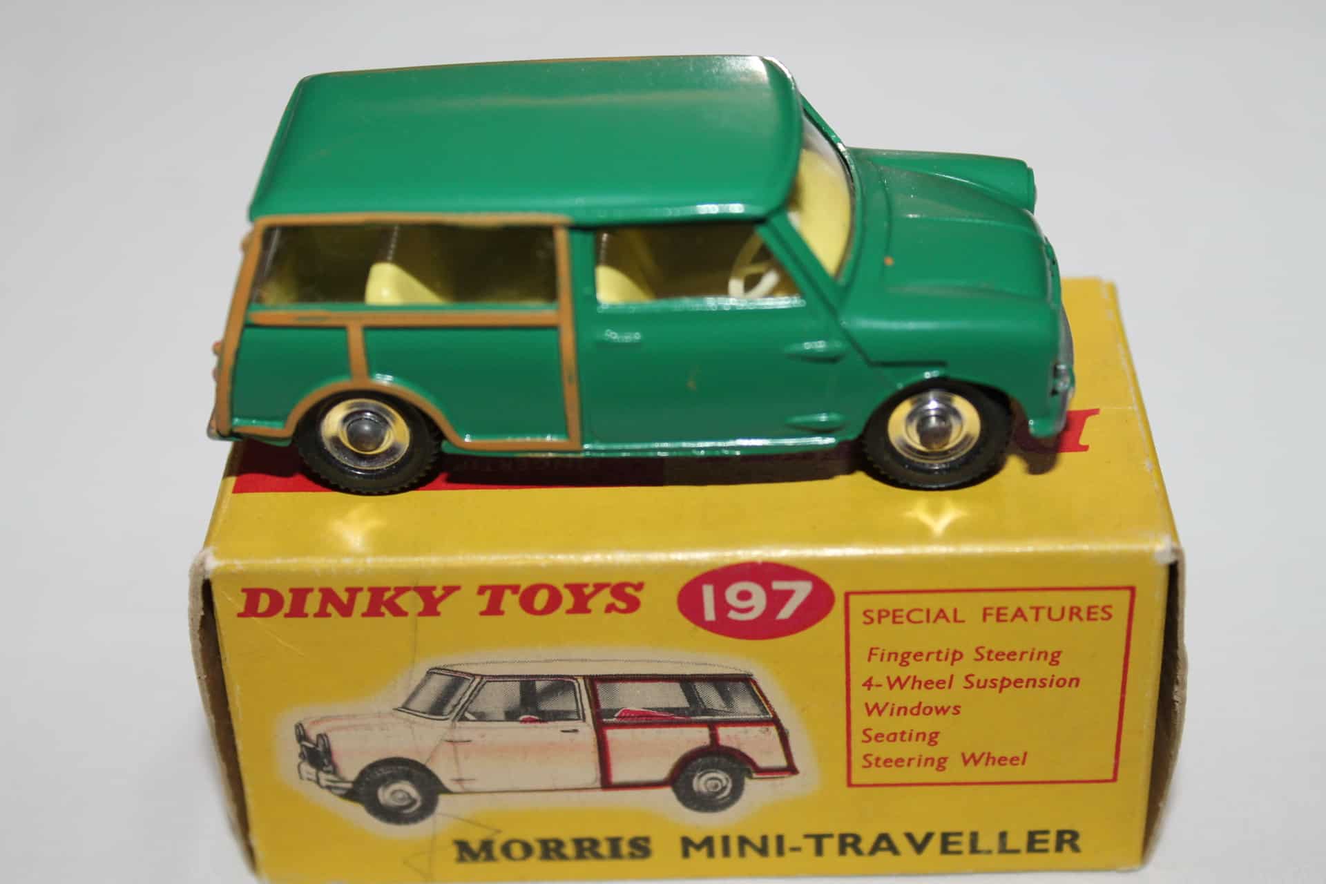 Dinky Toys 197 Morris Mini Traveller - Diecast