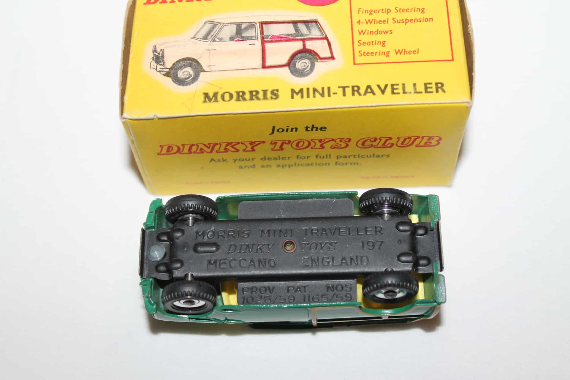 Dinky Toys 197 Morris Mini Traveller - Diecast