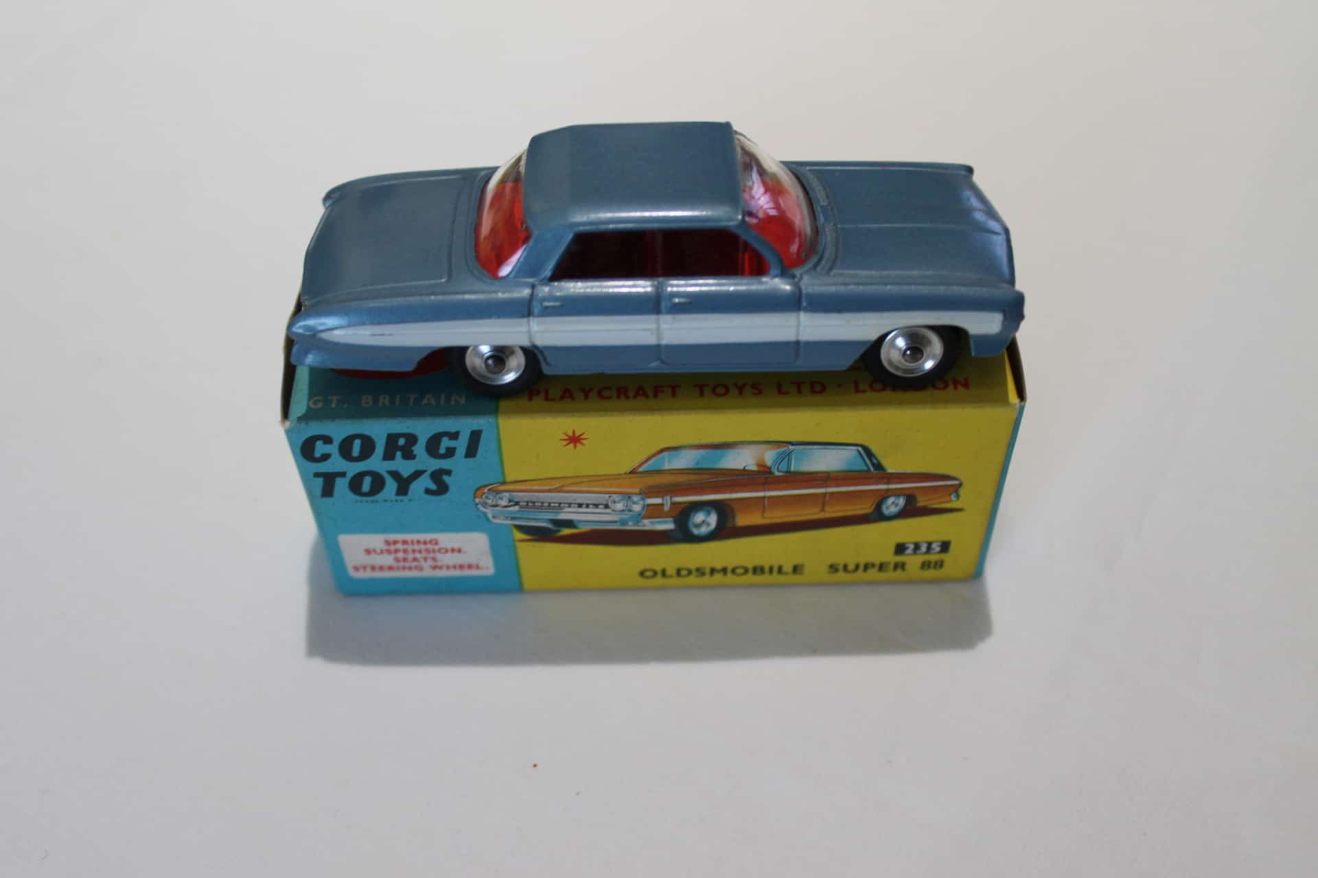 Corgi Toys 235 Oldsmobile Super 88 - Diecast