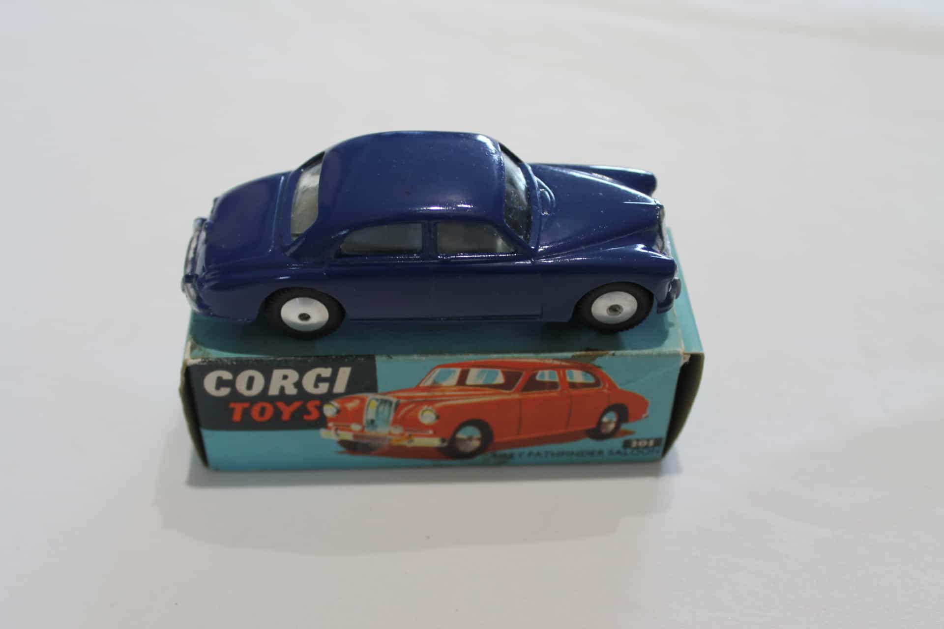 Corgi Toys 205M Riley Pathfinder Mechanical - Diecast