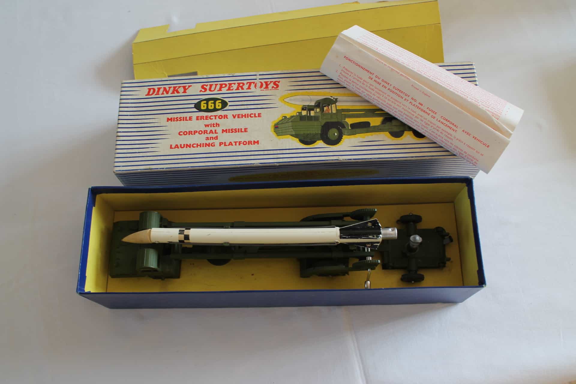 Dinky Toys 666 Missile Erector Vehicle & Launching platform - Diecast