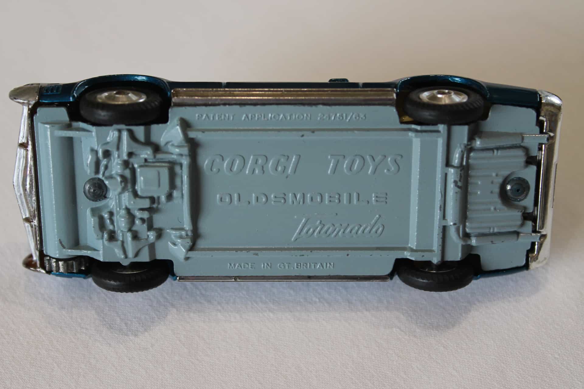 Corgi Toys 264 Oldsmobile Tornado - Diecast