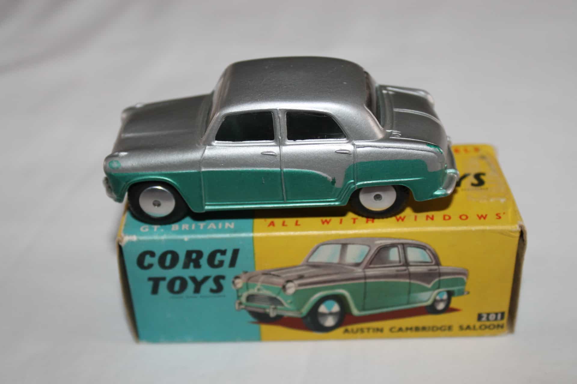Corgi 201 Austin Cambridge | Silver over green | Almost Mint