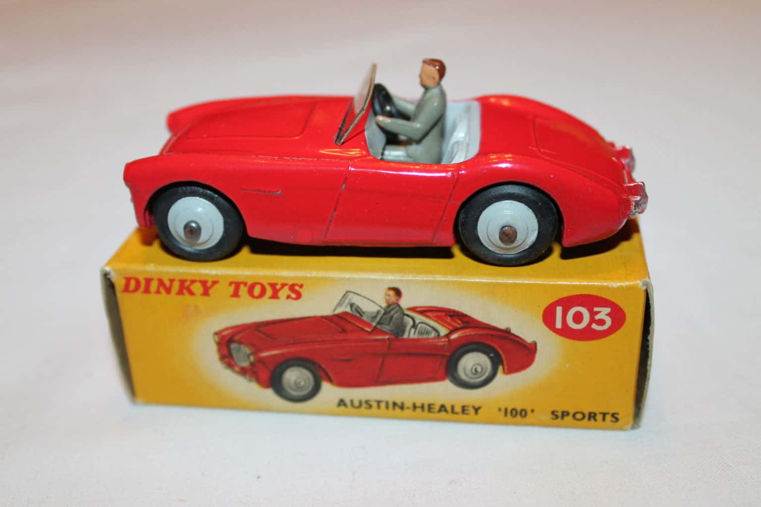 Dinky Toys 103 Austin Healey Tourer - Diecast