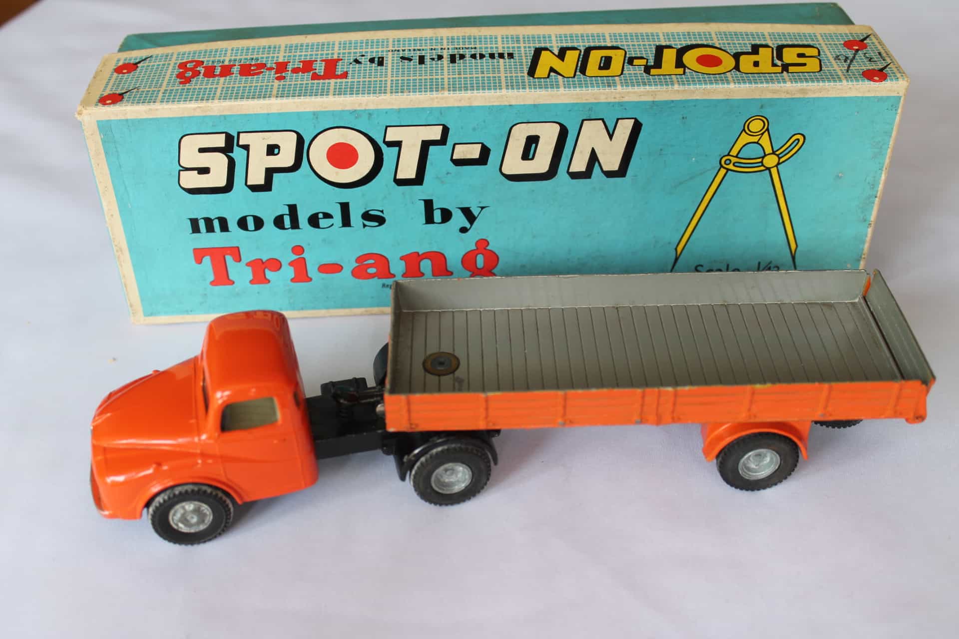 Spot-On Toys 106A/1 Austin Prime Mover with sides - Diecast