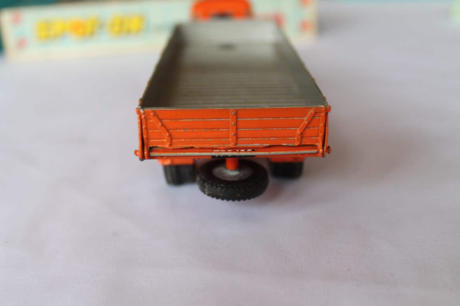 Spot-On Toys 106A/1 Austin Prime Mover with sides