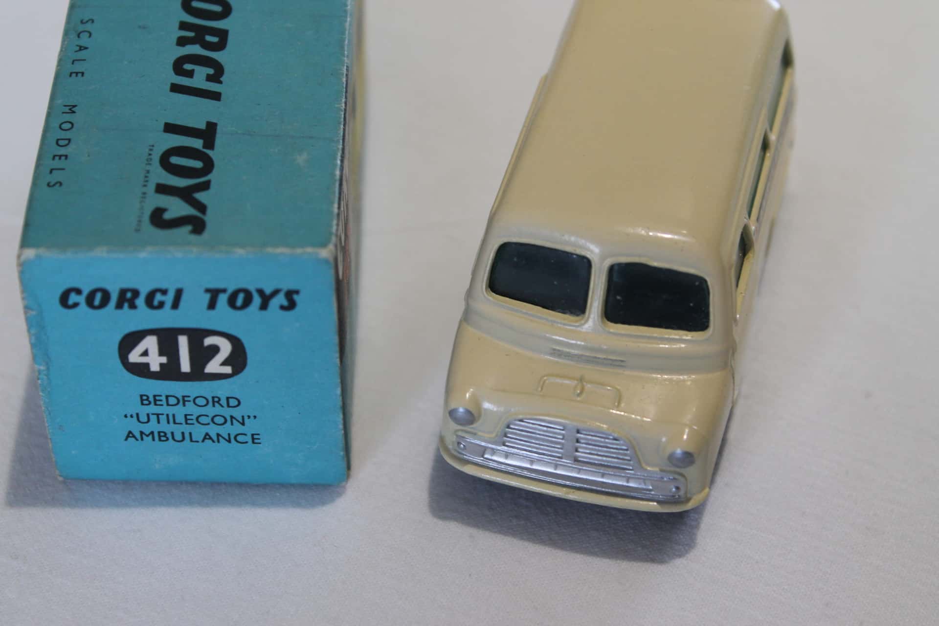 Corgi 412 Bedford Utilicon Ambulance - Diecast