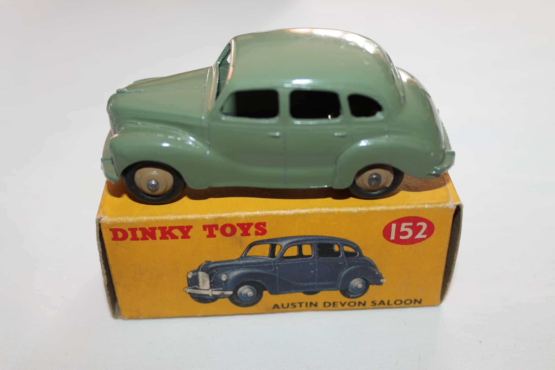 Dinky Toys 152 Austin Devon | Diecast