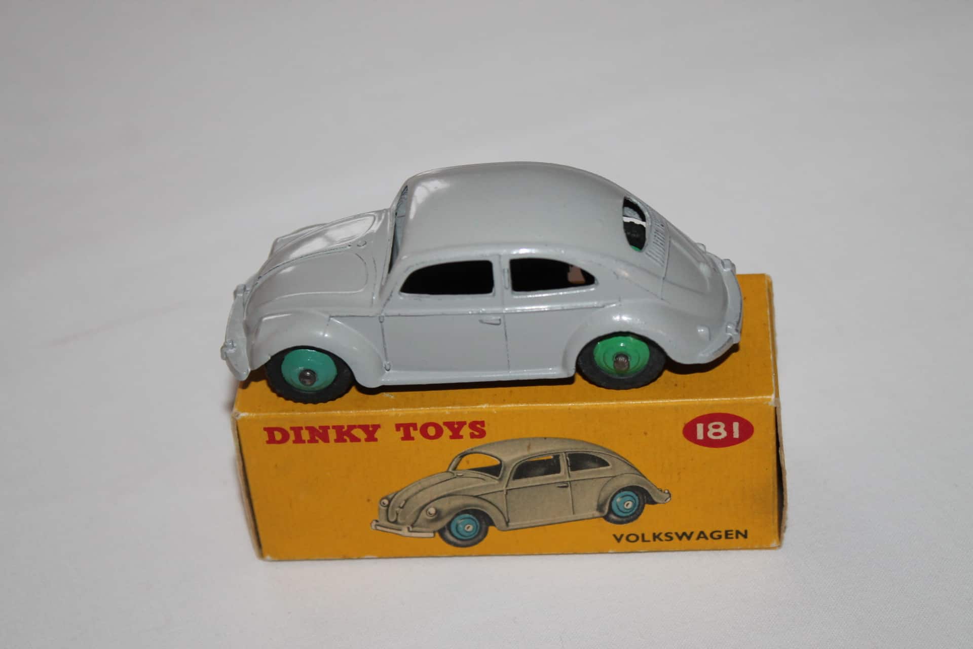 Dinky Toys 181 Volkswagen Beetle - Diecast