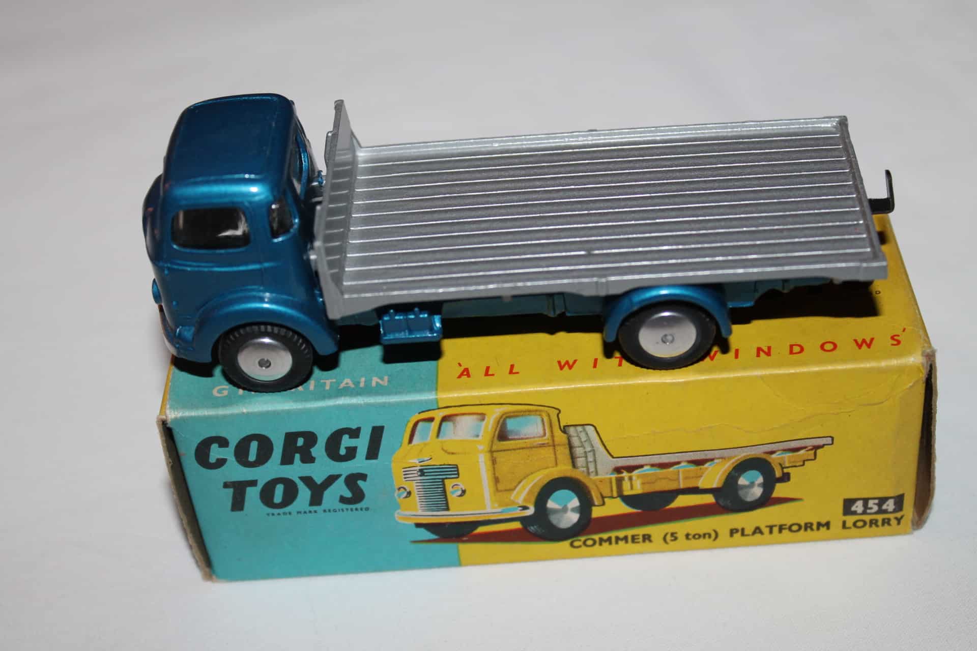 Corgi Toys 454 Commer (5 Ton) Platform Lorry - Diecast