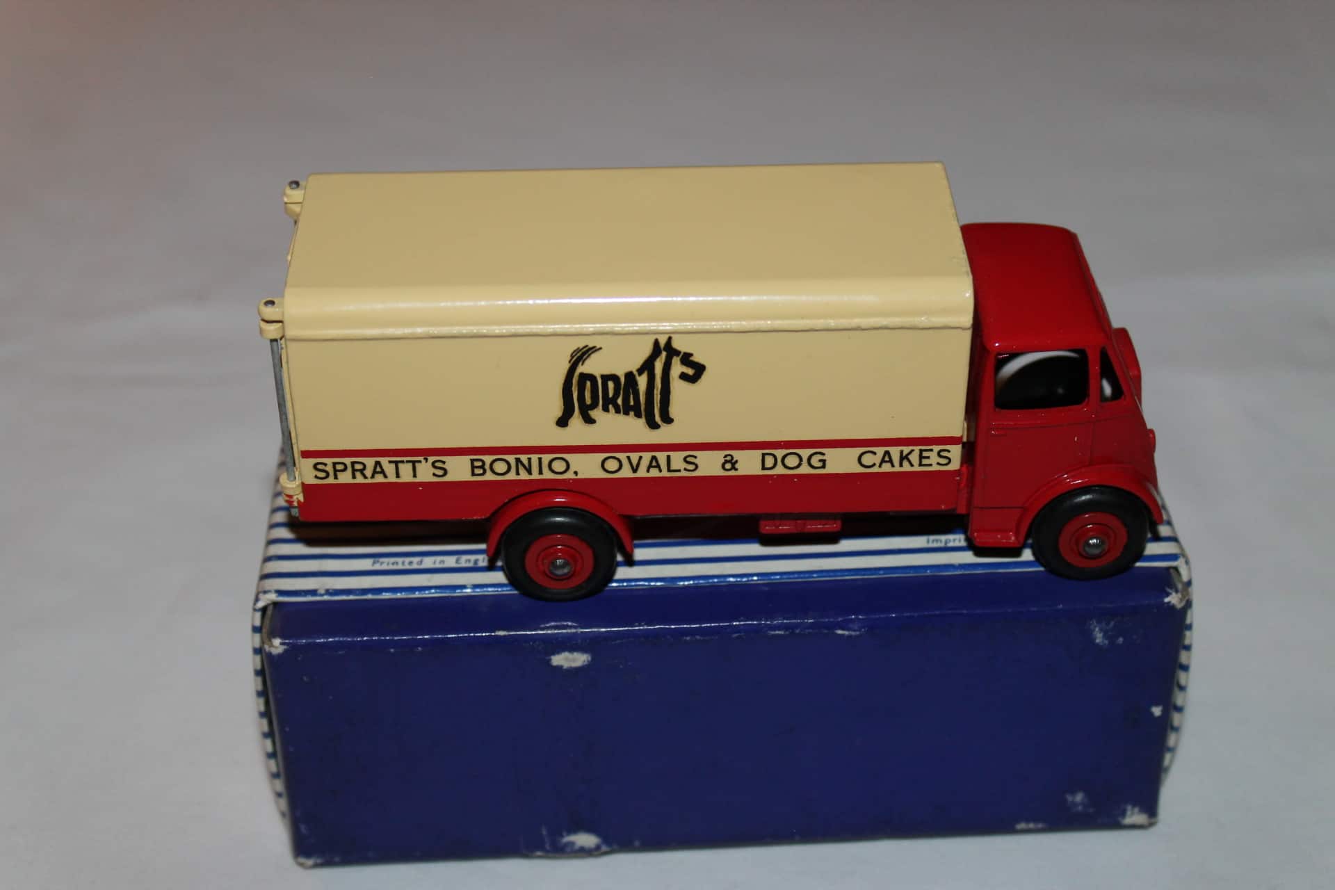 Dinky Toys 917 Guy Spratts Van - Diecast