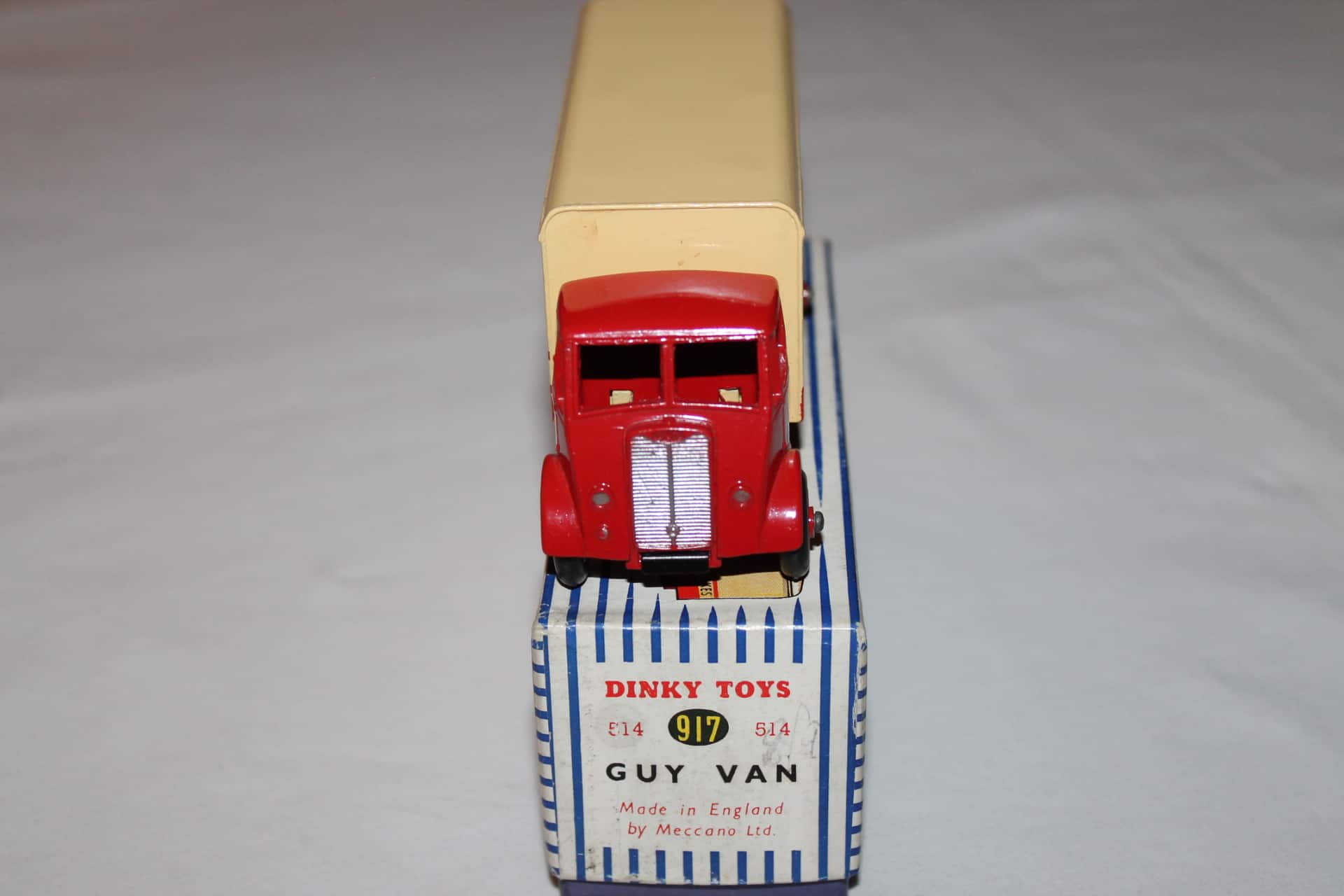 Dinky Toys 917 Guy Spratts Van - Diecast
