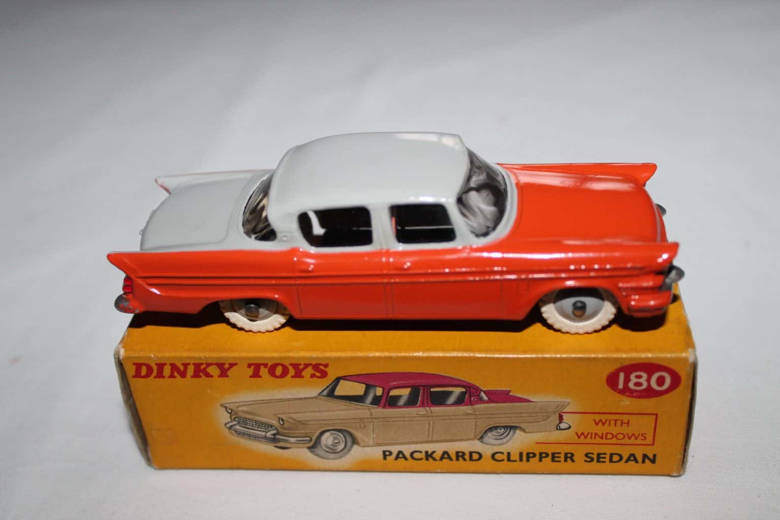 Dinky Toys 180 Packard Clipper - Diecast