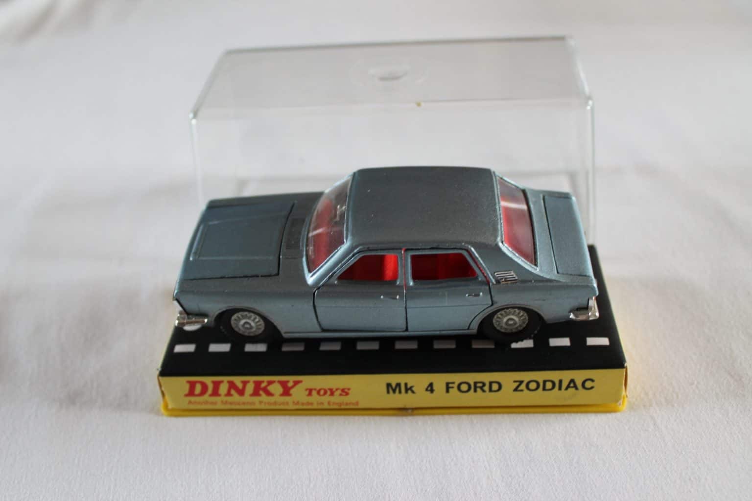 Dinky Toys 164 Mk 4 Ford Zodiac Rare Issue - Diecast