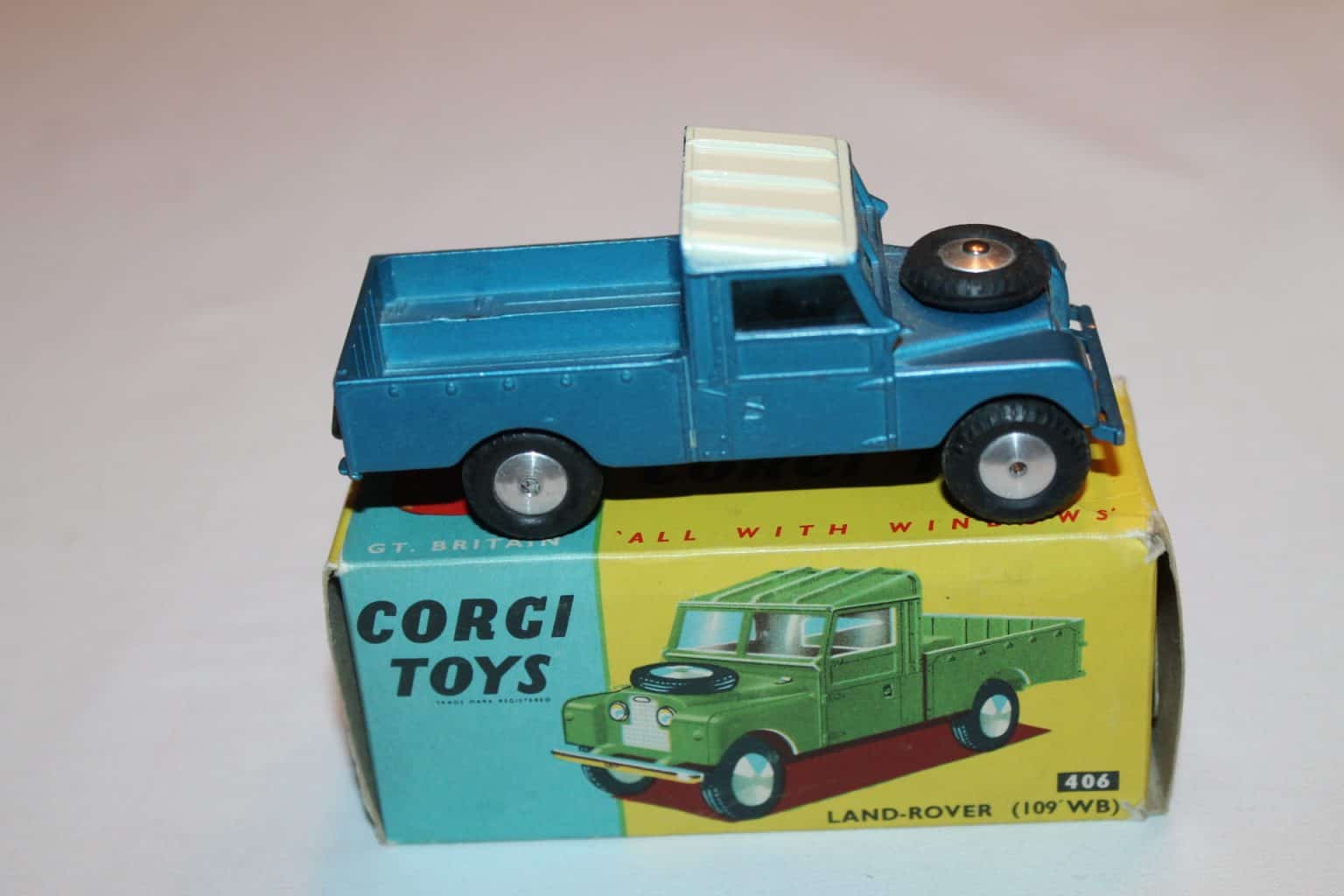 Corgi Toys 406 Land Rover (109 WB) - Diecast