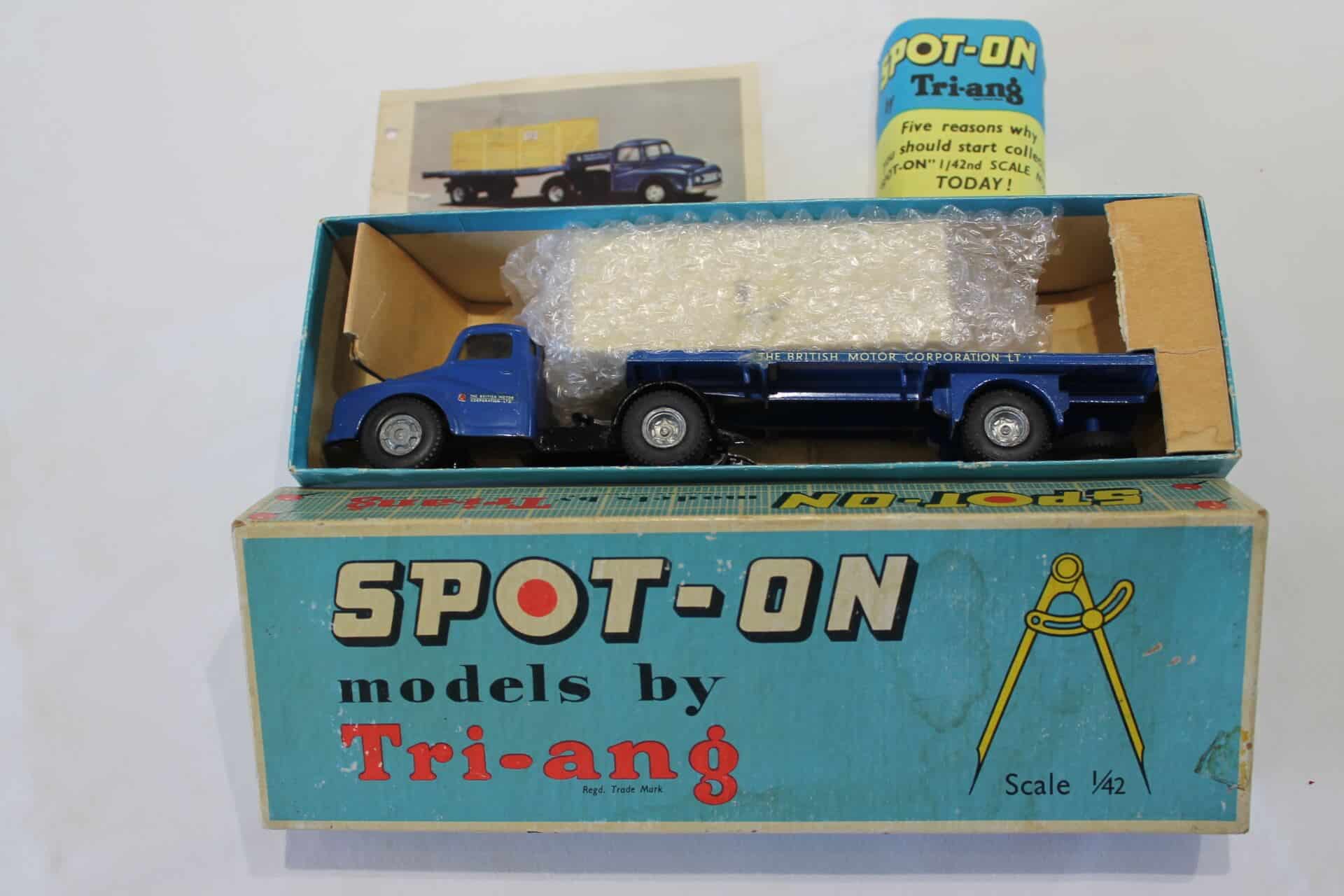 Spot-On Toys 106A/OC Austin Prime Mover With MGA | Near Mint