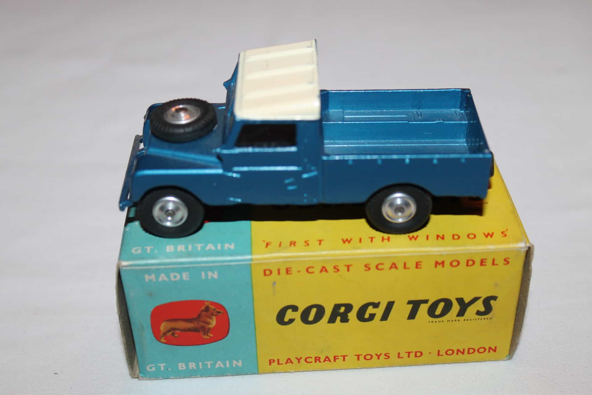 Corgi Toys 406 Land Rover (109 WB) - Diecast