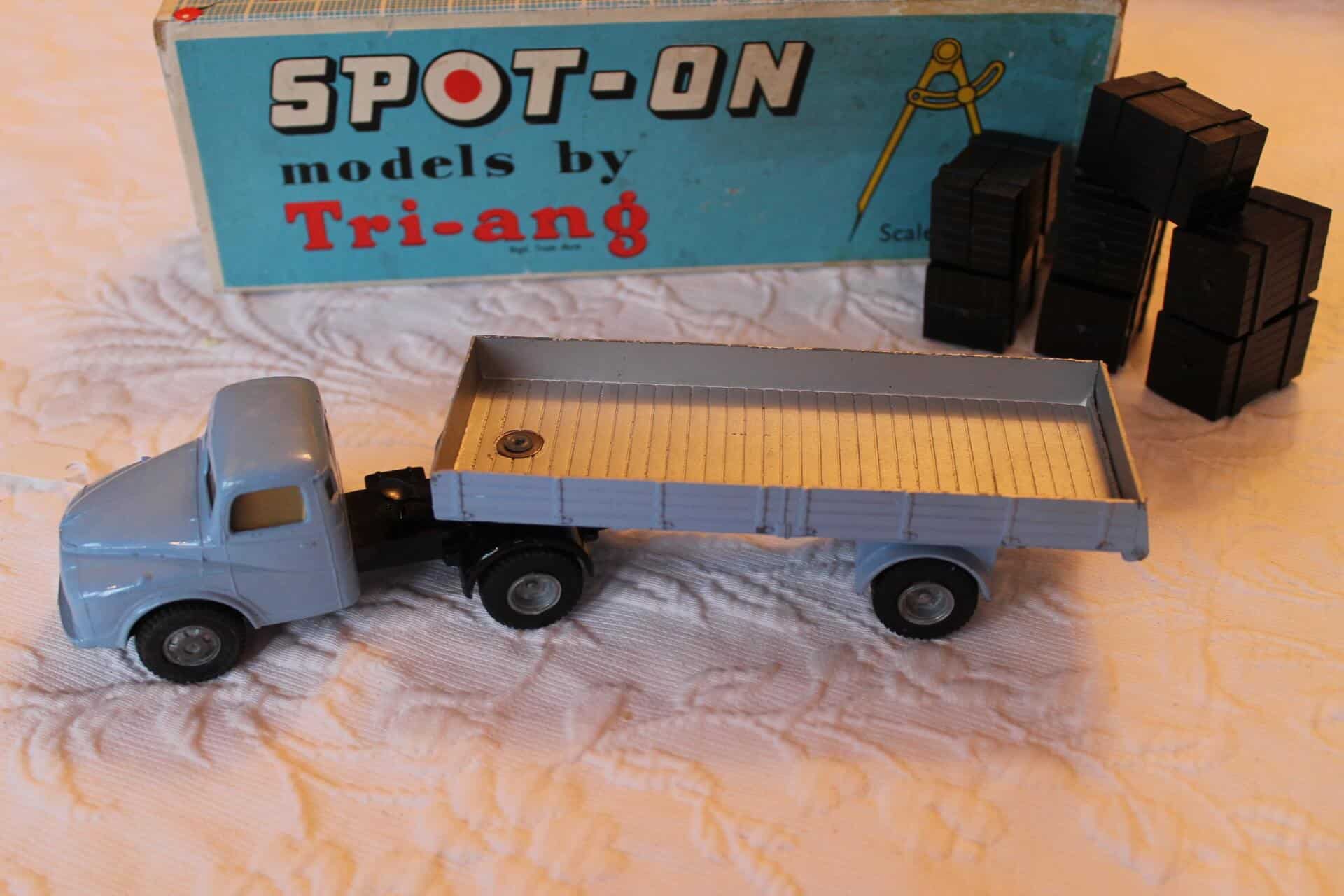 Spot-On Toys 106A/1C Prime Mover with crate load | pale blue