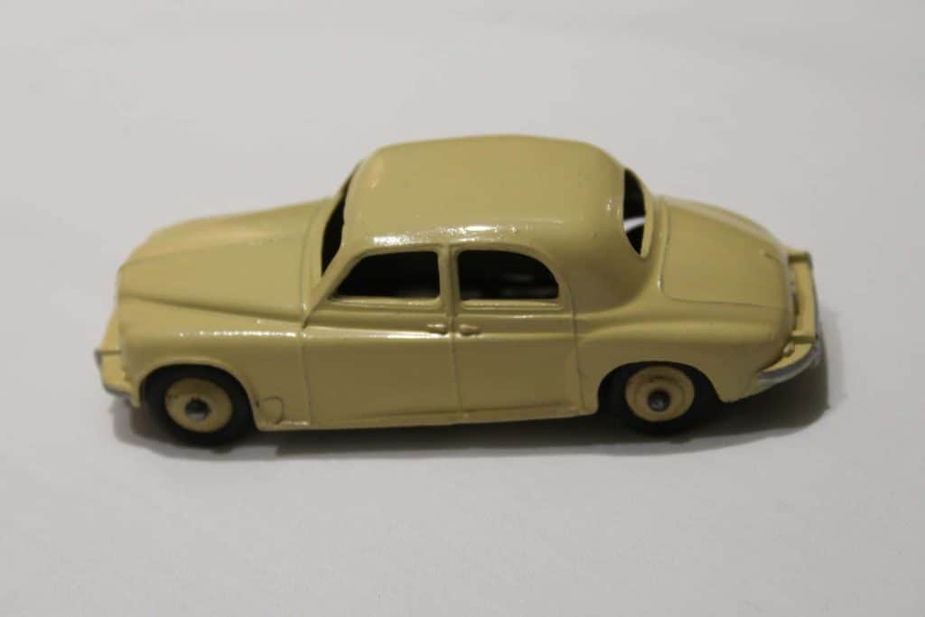 Dinky 140B/156 Rover 75 Saloon | all over cream