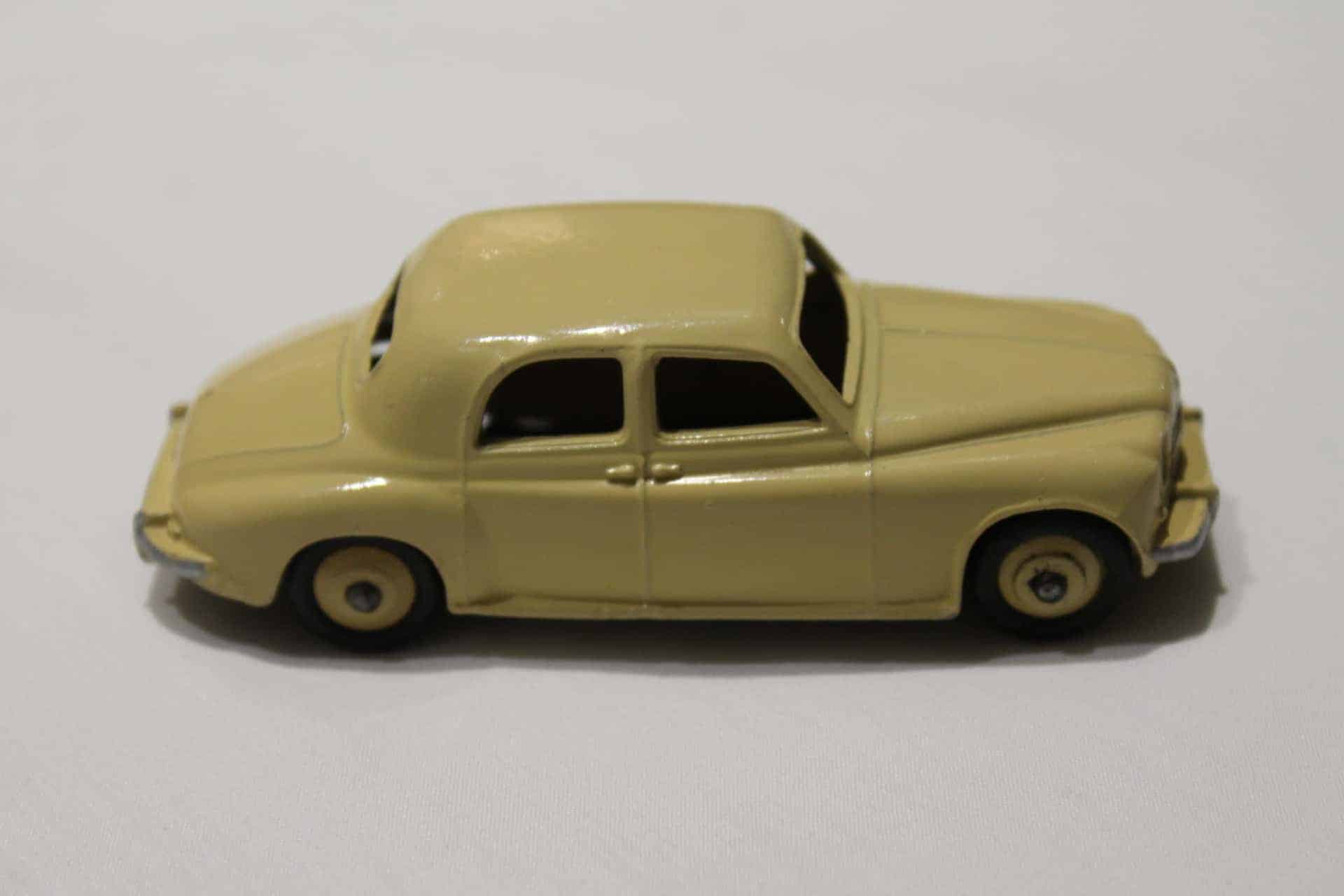 Dinky 140B/156 Rover 75 Saloon | all over cream