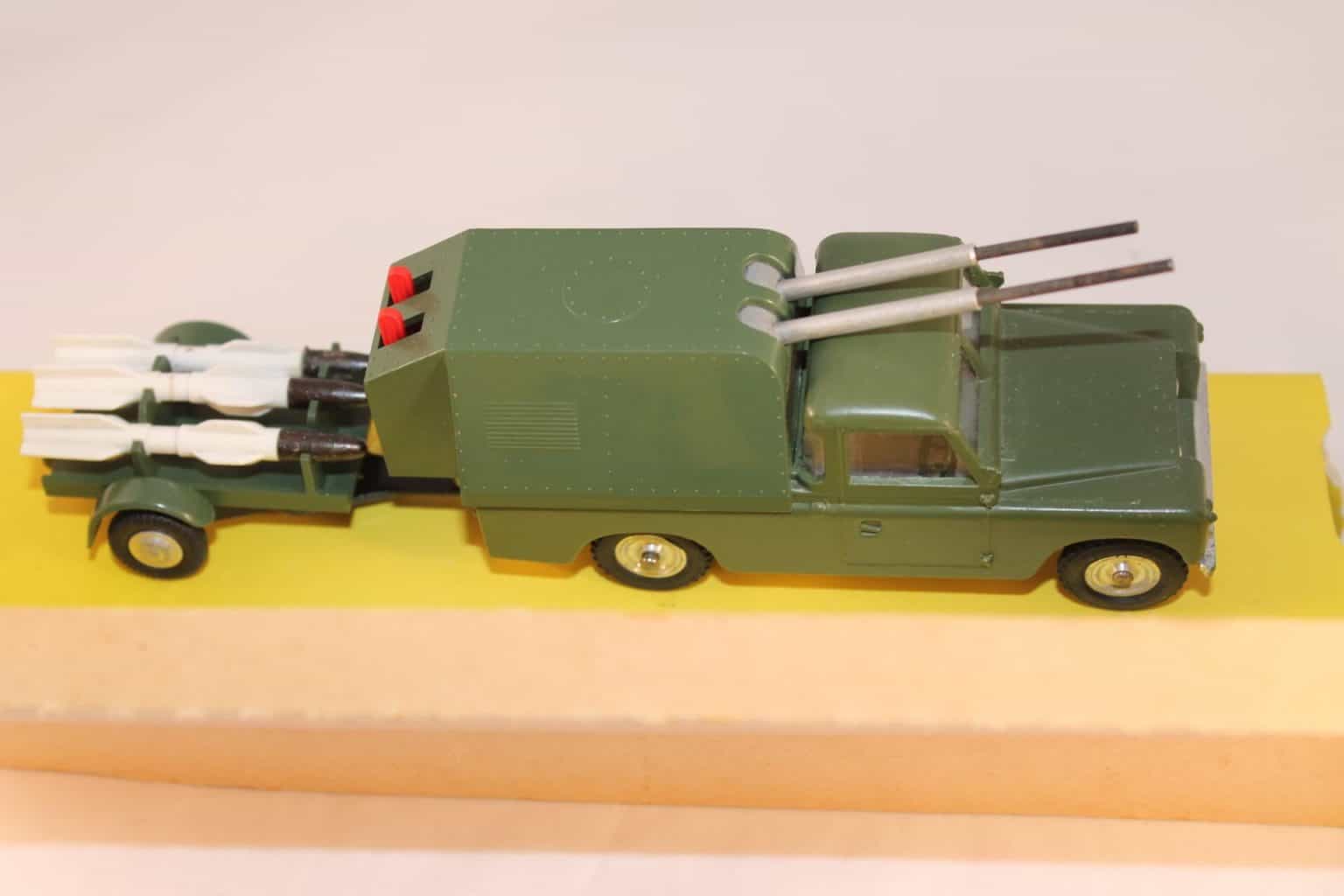 Spot-On Toys 419 Army Rocket Launcher & nbsp - Diecast