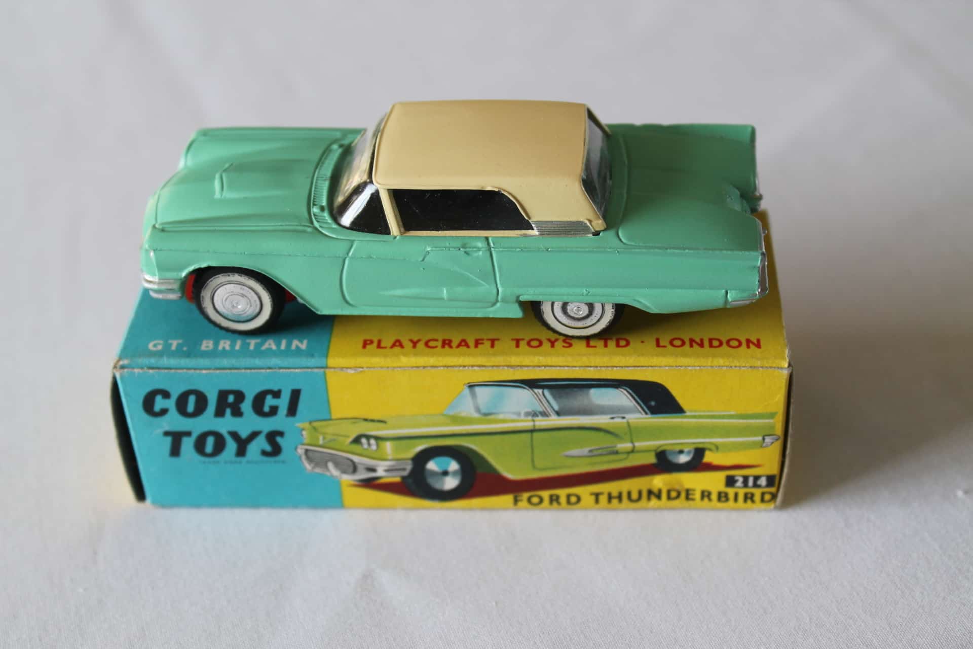 Corgi Toys 214 Ford Thunderbird Hardtop - Diecast