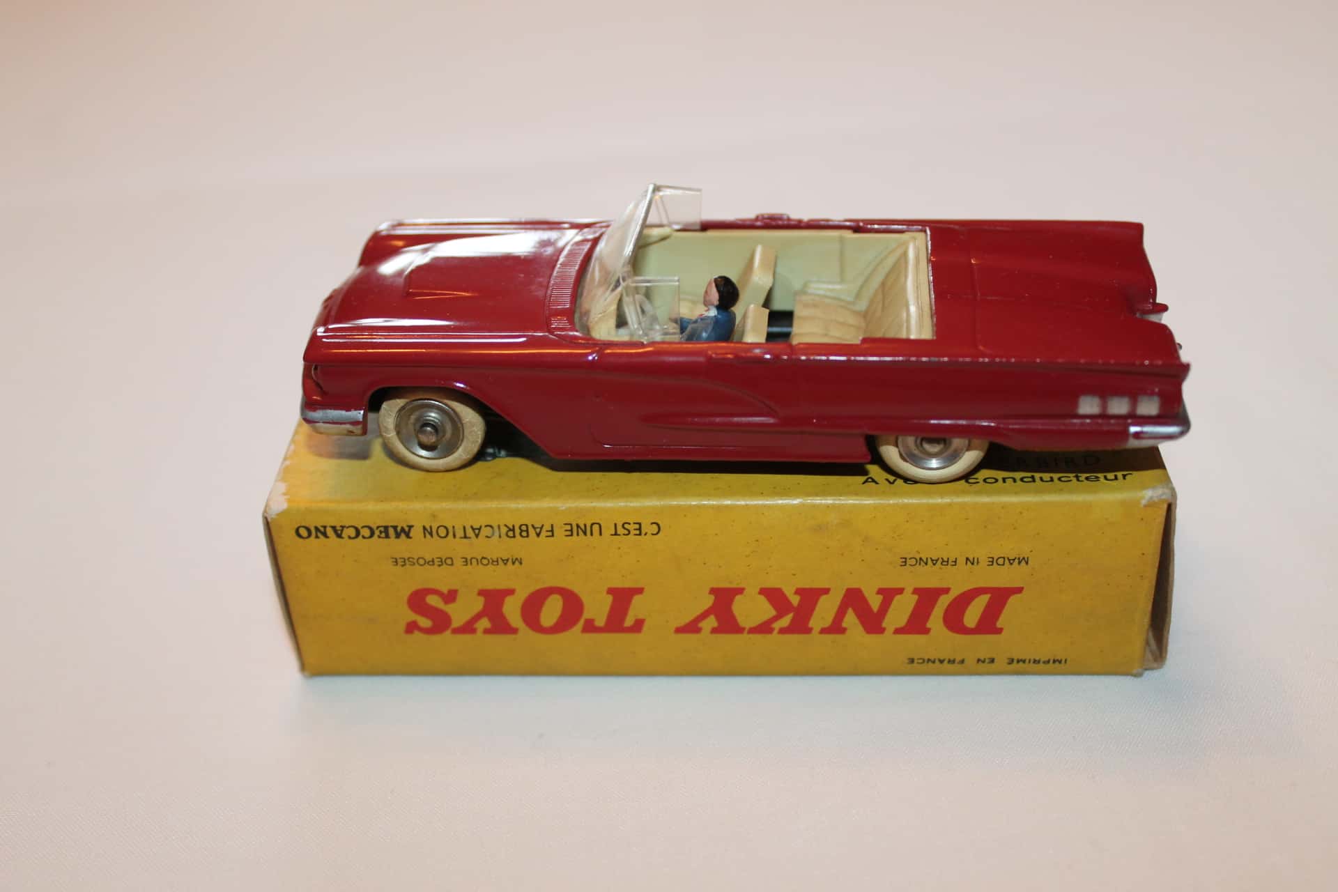 French Dinky Toys 555 Ford Thunderbird - Diecast