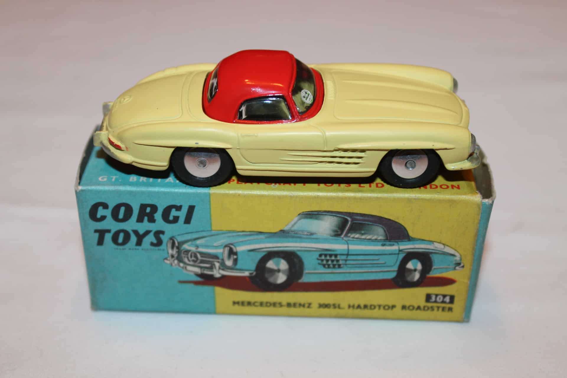 Corgi Toys 304 Mercedes-Benz 300SL Hardtop Roadster | Diecast