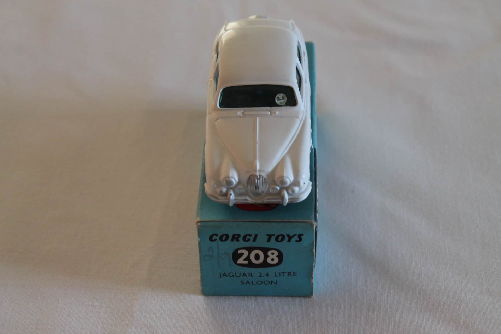 Corgi Toys 208 Jaguar 2.4 litre - Diecast