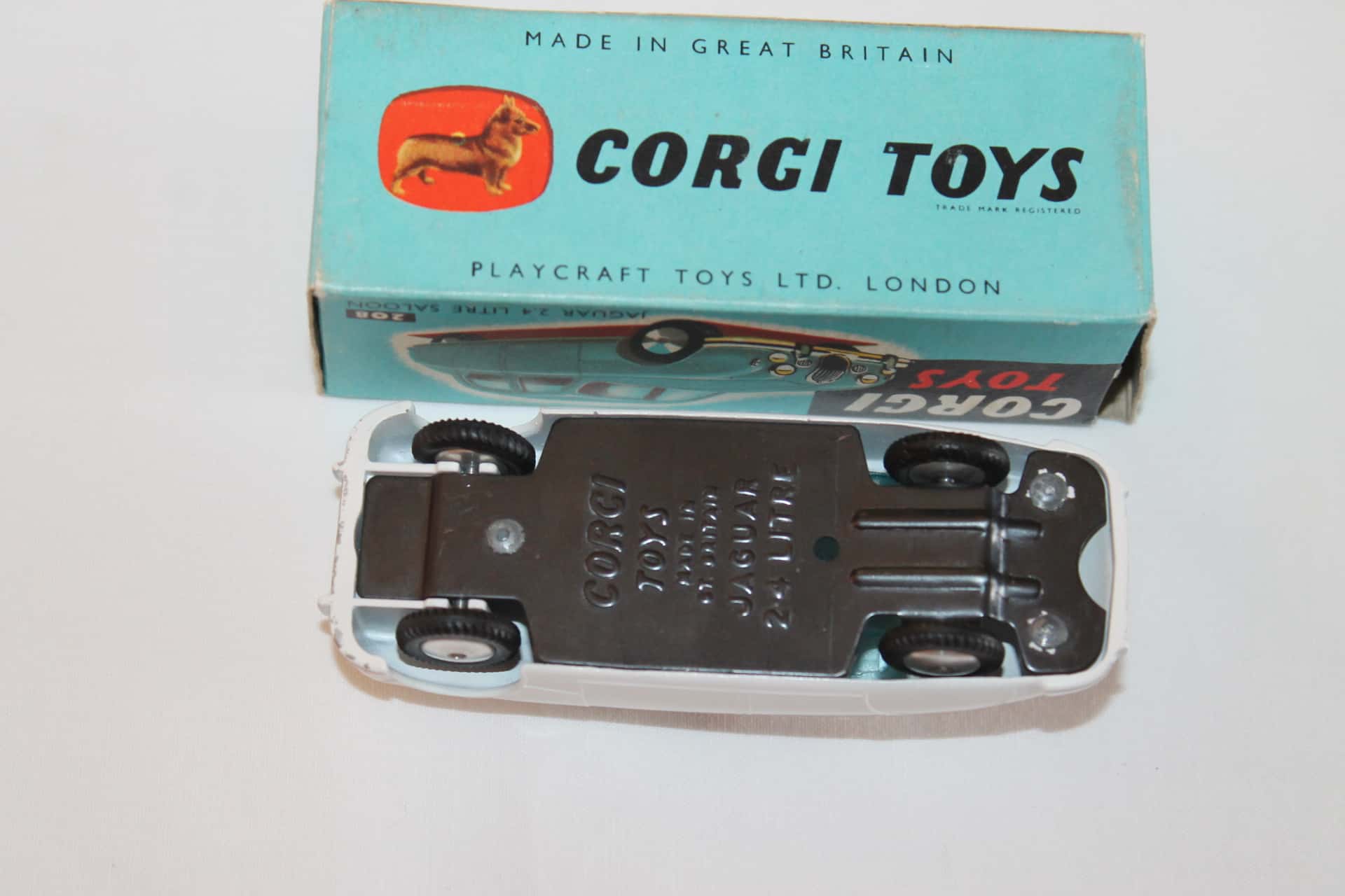 Corgi Toys 208 Jaguar 2.4 litre - Diecast