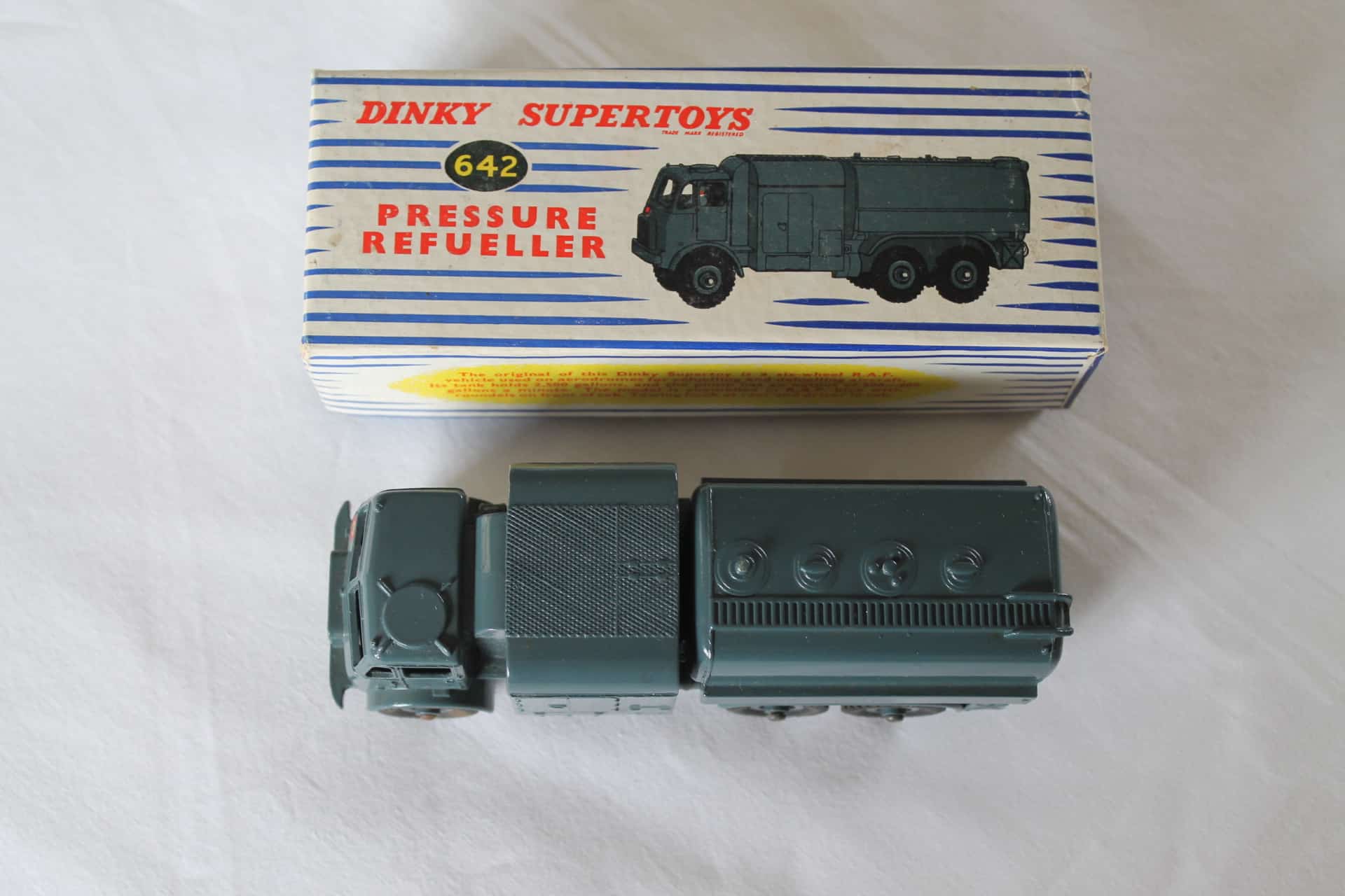 Dinky Toys 642 RAF Pressure Refueler - Diecast