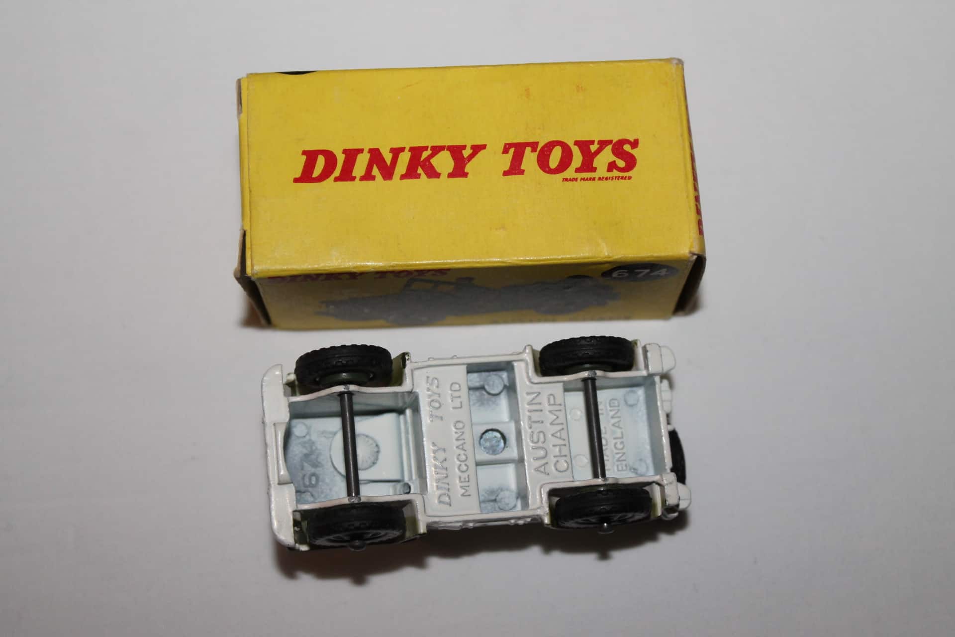 Dinky Toys 674 'UN' Austin Champ - Diecast