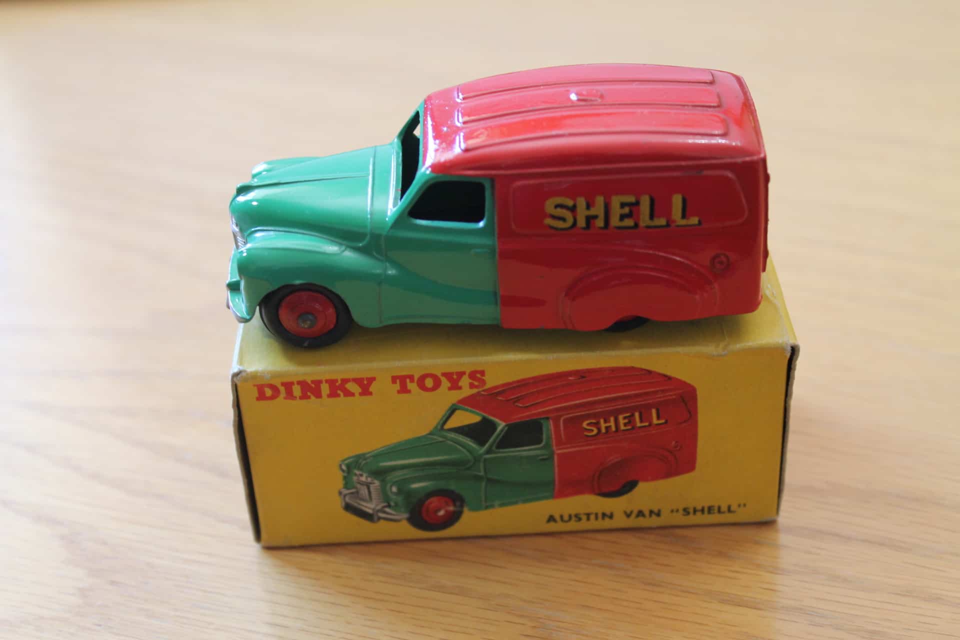 Dinky Toys 470 Austin Shell Van - Diecast