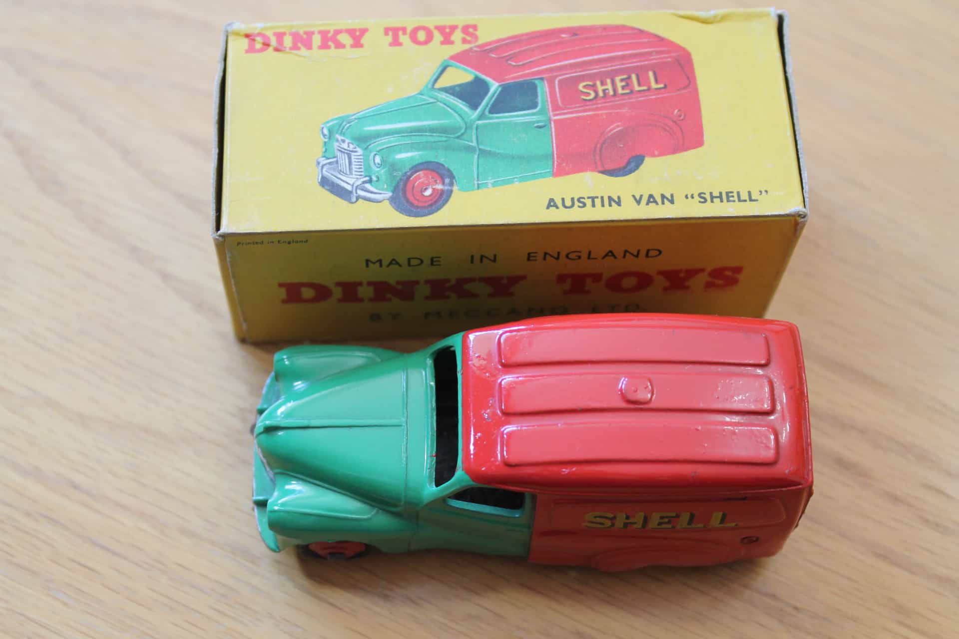Dinky Toys 470 Austin Shell Van - Diecast