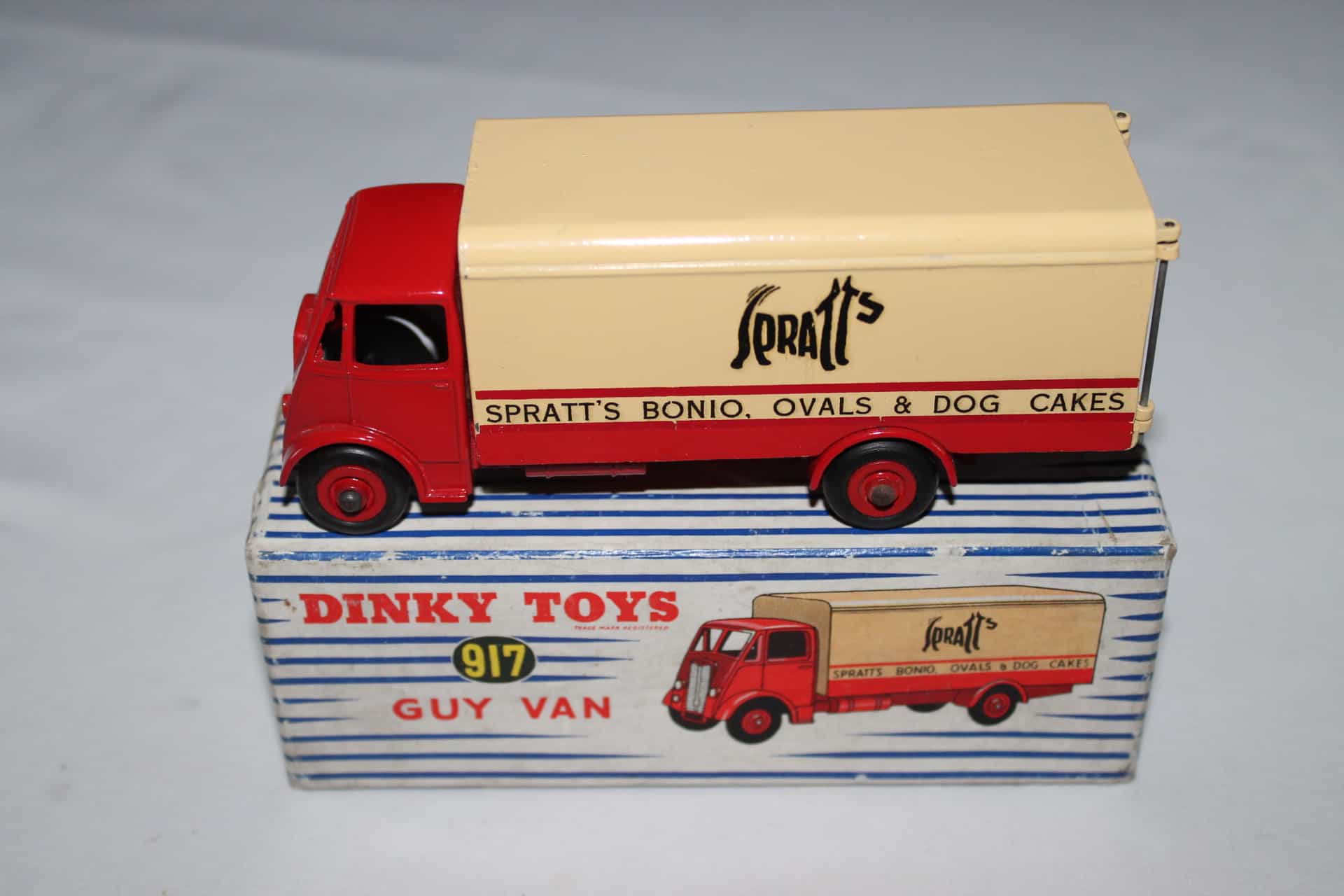 Dinky Toys 917 Guy Spratts Van - Diecast