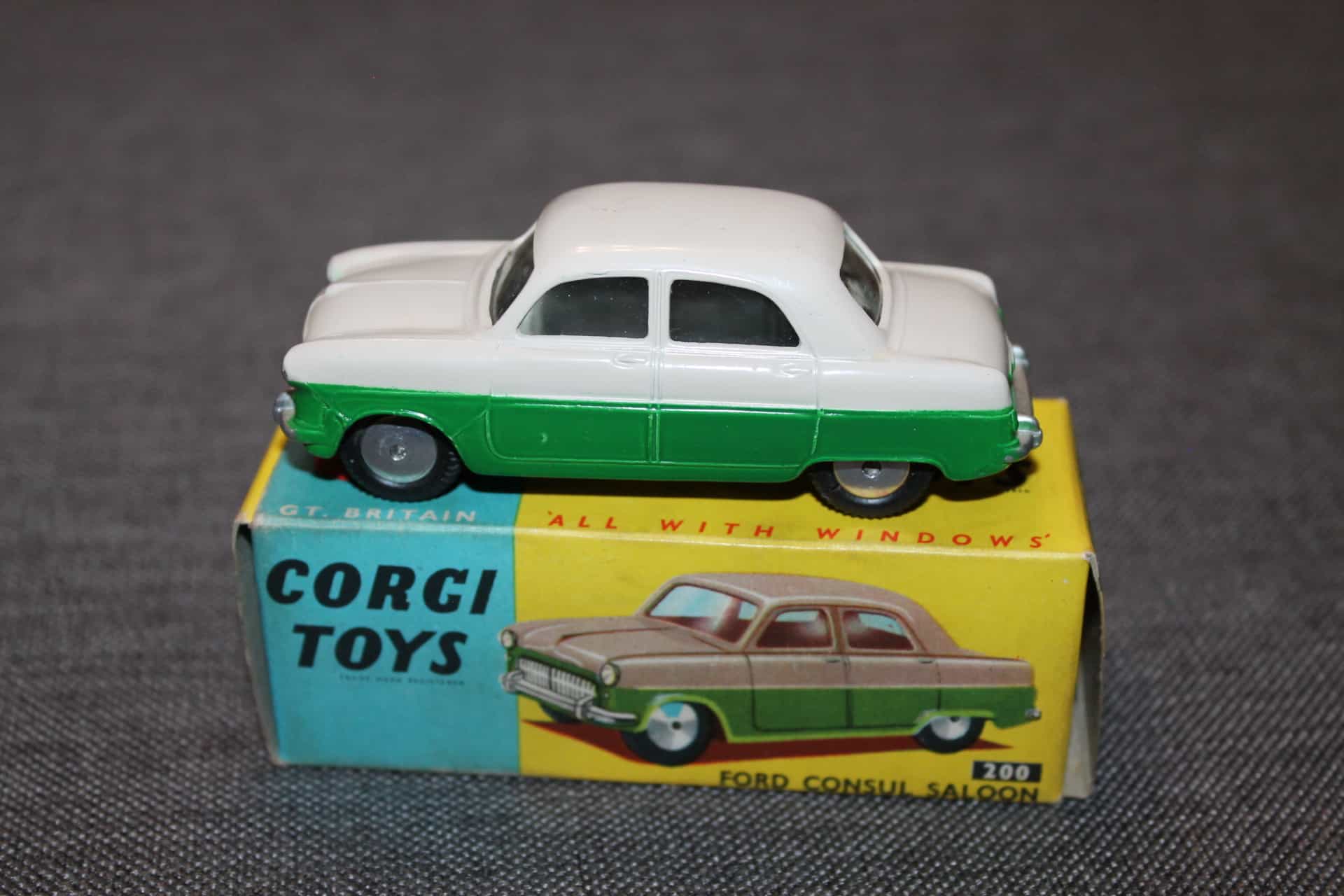 Corgi 200 Ford Consul Saloon | pale grey over green