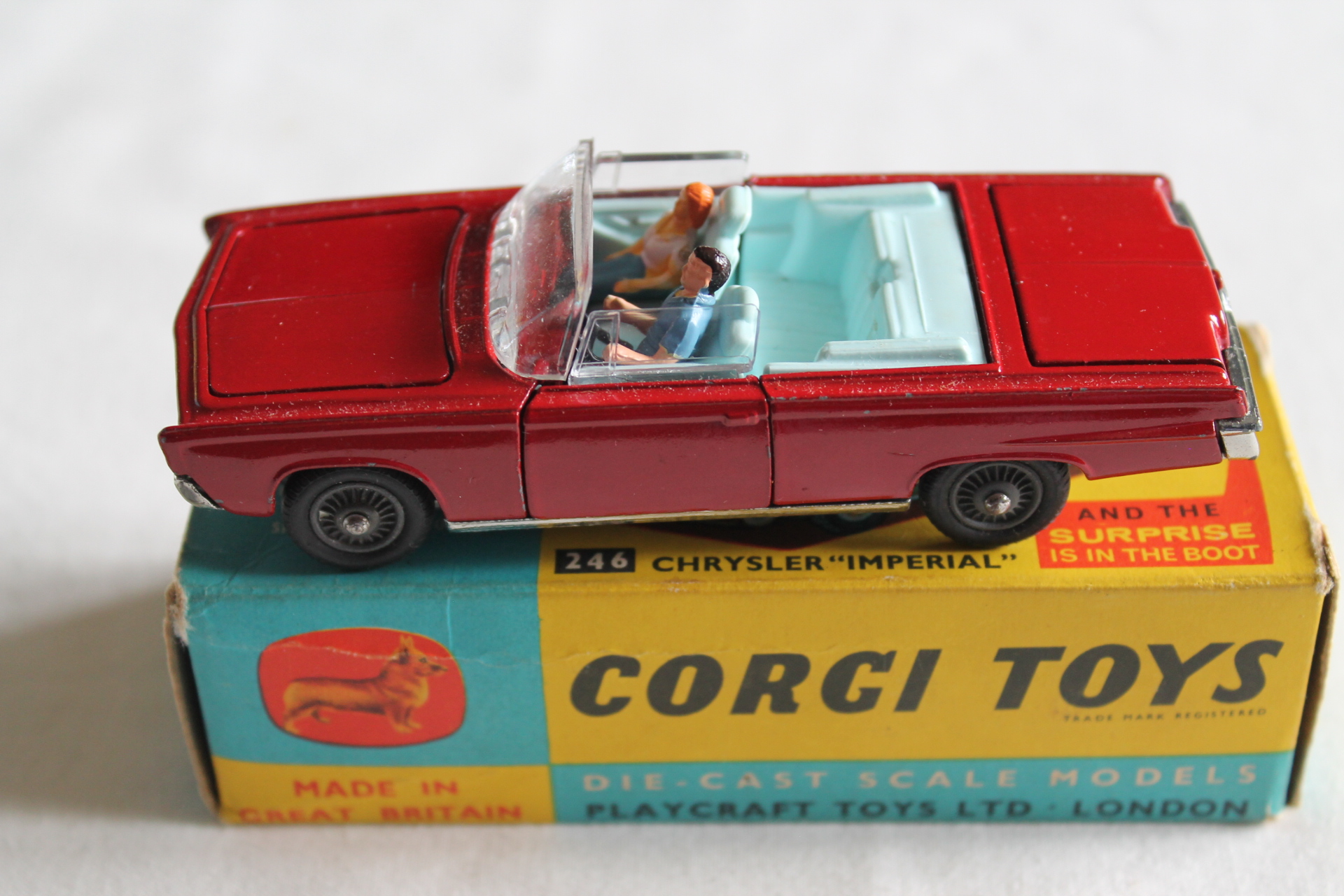 Corgi Toys 246 Chrysler Imperial - Diecast